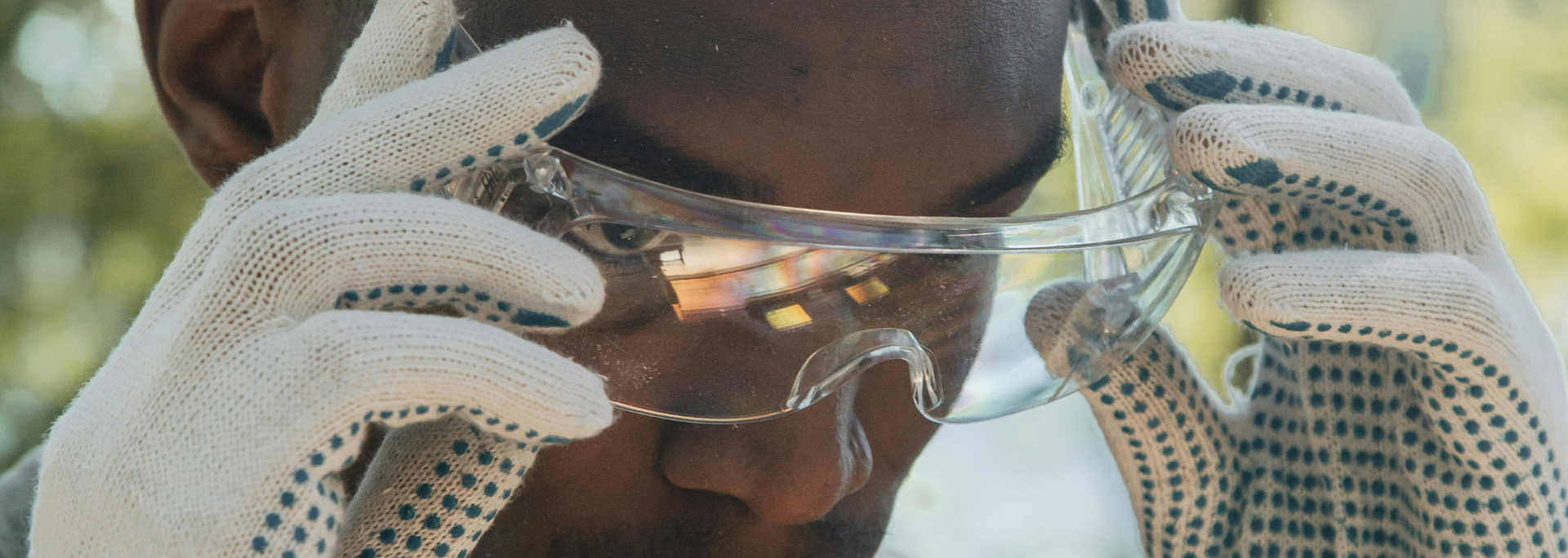 How to break toughened glass in an emergency
