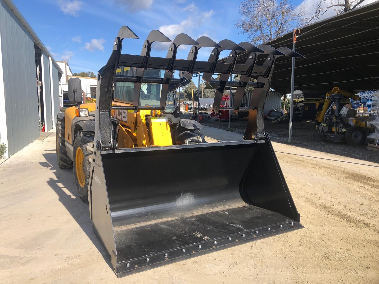 Silage Grapple Bucket - HLA Attachments - FarmTech