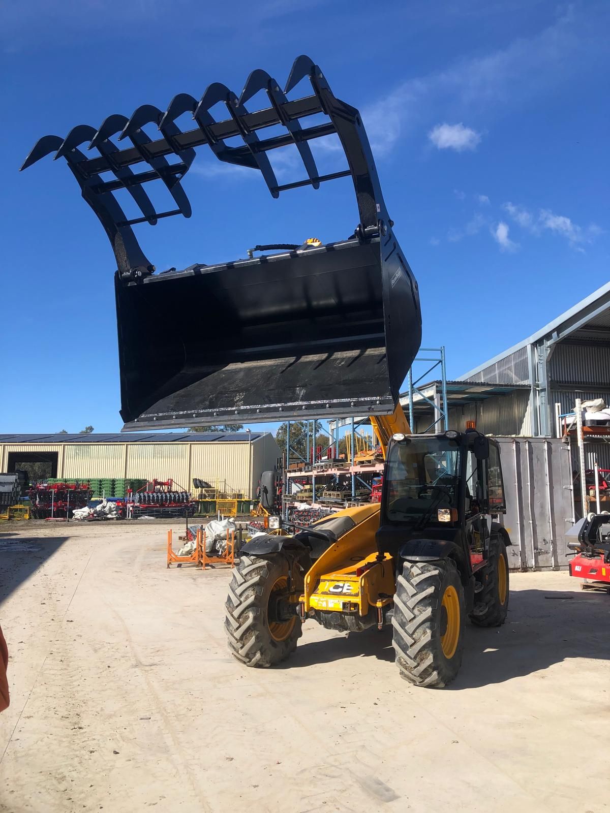 Silage Grapple Bucket - HLA Attachments - FarmTech