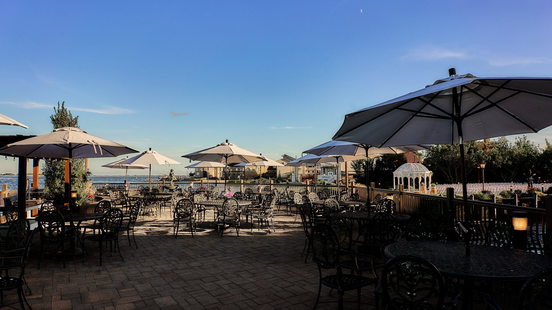 Outdoor Cocktail Hour | Riviera Waterfront Mansion | NY