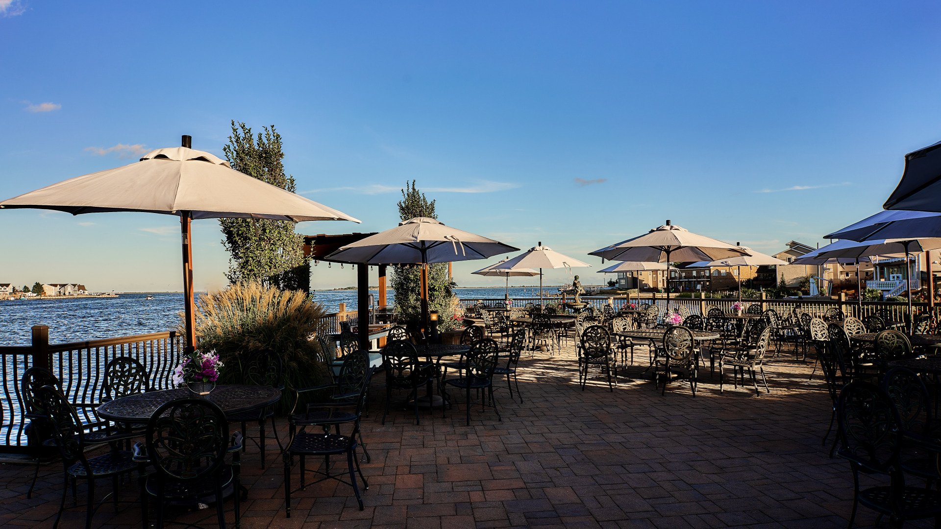 Outdoor Cocktail Hour | Riviera Waterfront Mansion | NY