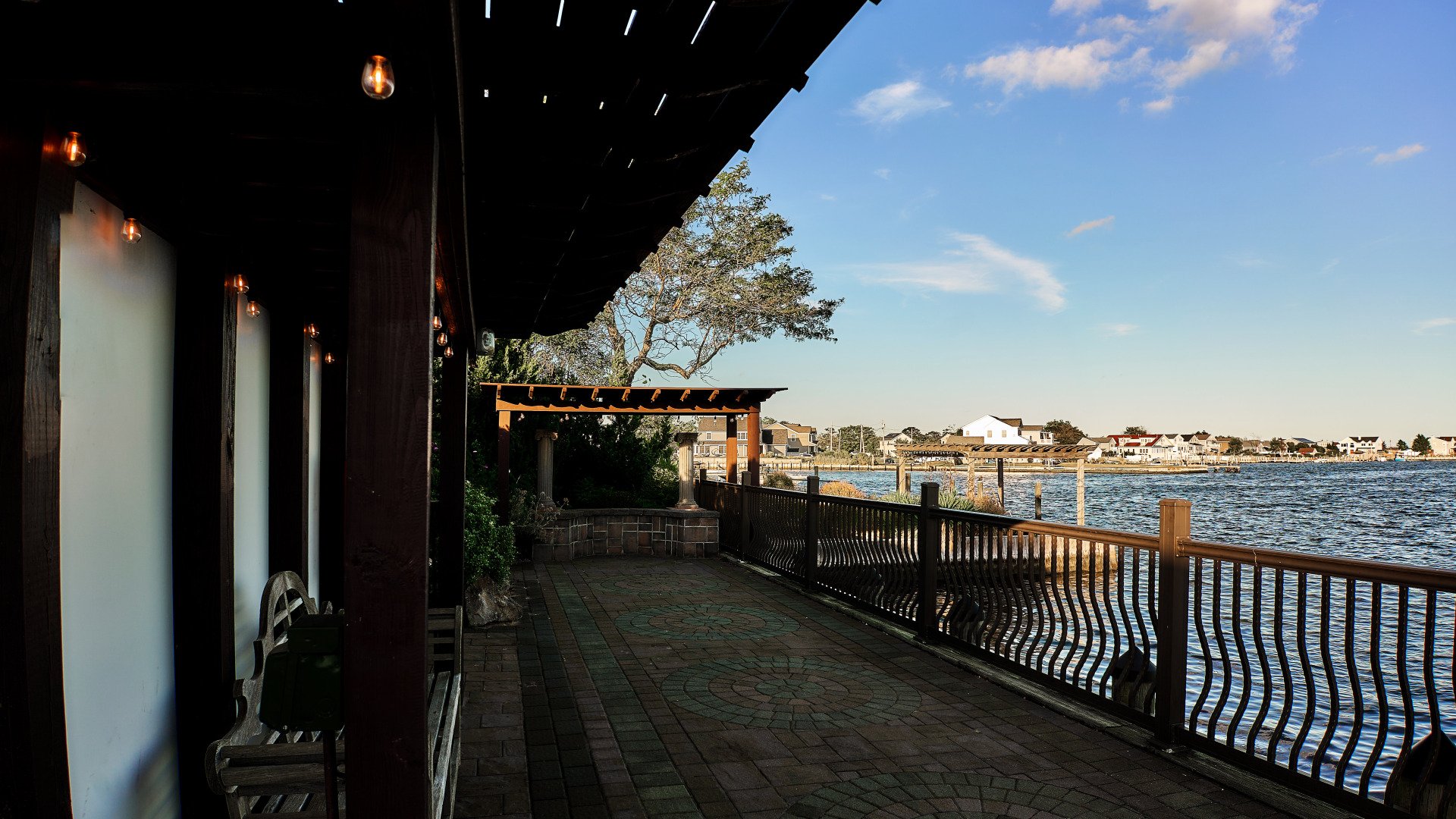 Outdoor Cocktail Hour | Riviera Waterfront Mansion | NY