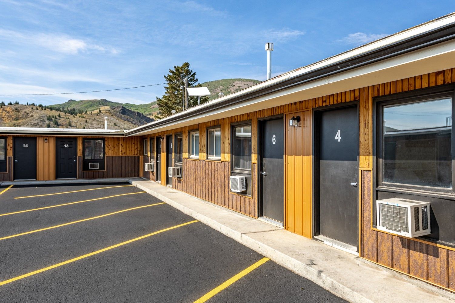 About us | Copperhead Lodge Anaconda, MT