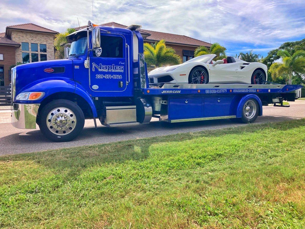 High-End Towing Elegance: Luxury Car Towing in Naples, Florida