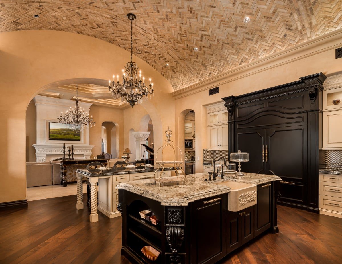 Italian Masterpiece - Fratantoni Luxury Estates