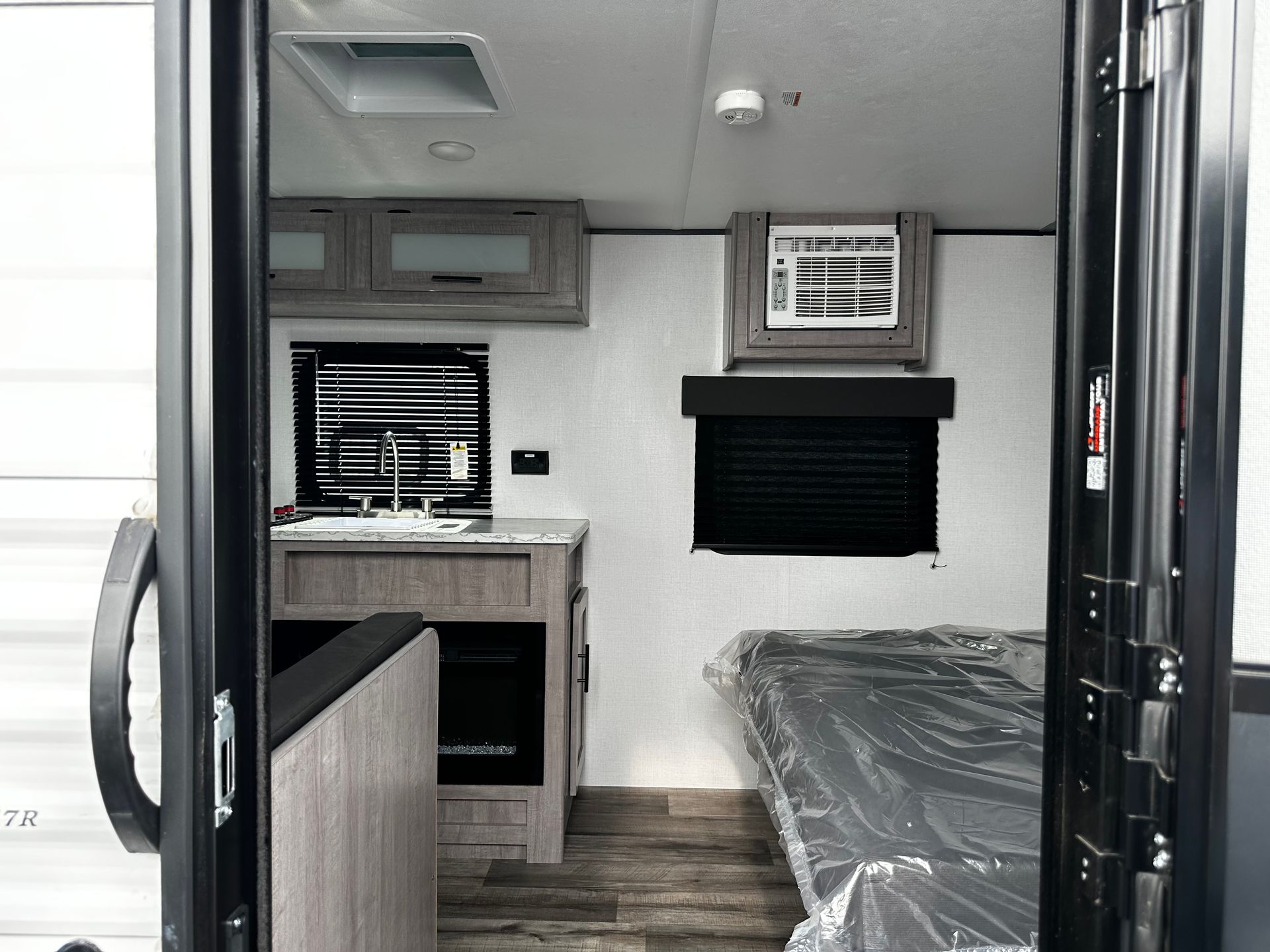 2024 Coleman Lantern LT 17R - $14,950