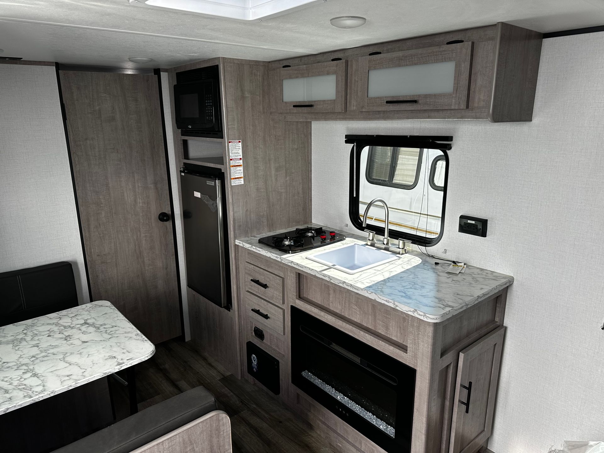 2024 Coleman Lantern LT 17R - $14,950