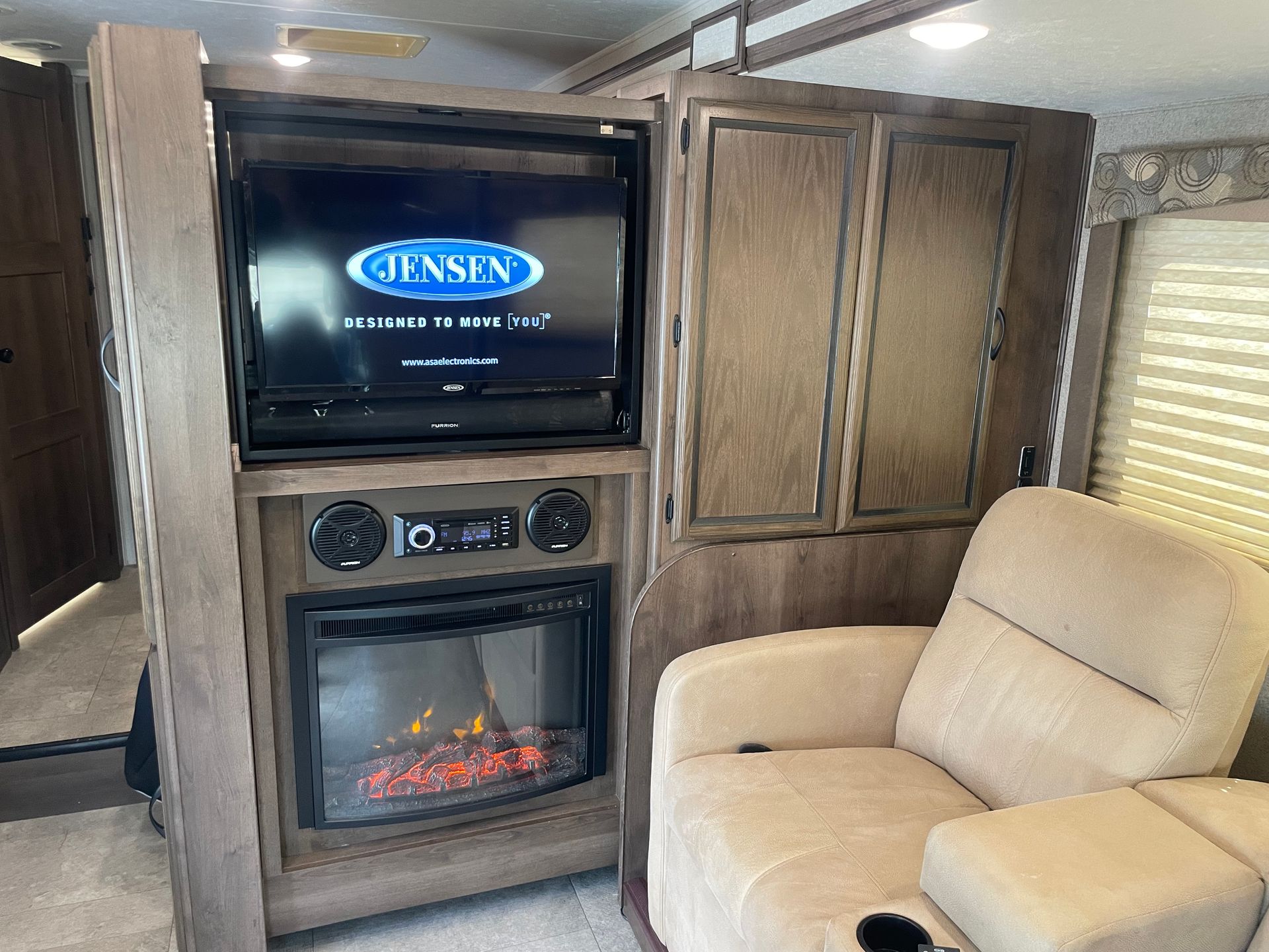 2019 COACHMEN FREELANDER 24FS