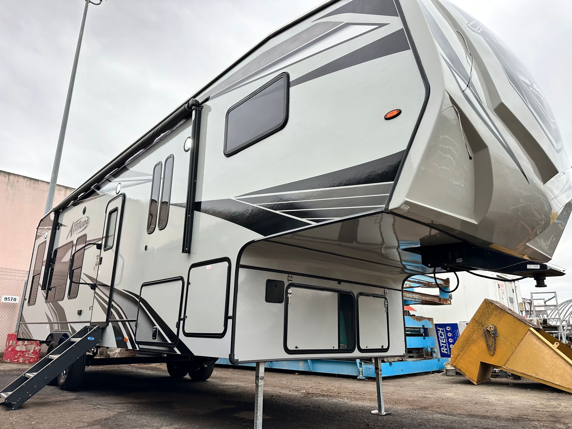 SOLD 2021 ECLIPSE ATTITUDE 2919SAG - TOY HAULER - $49,950