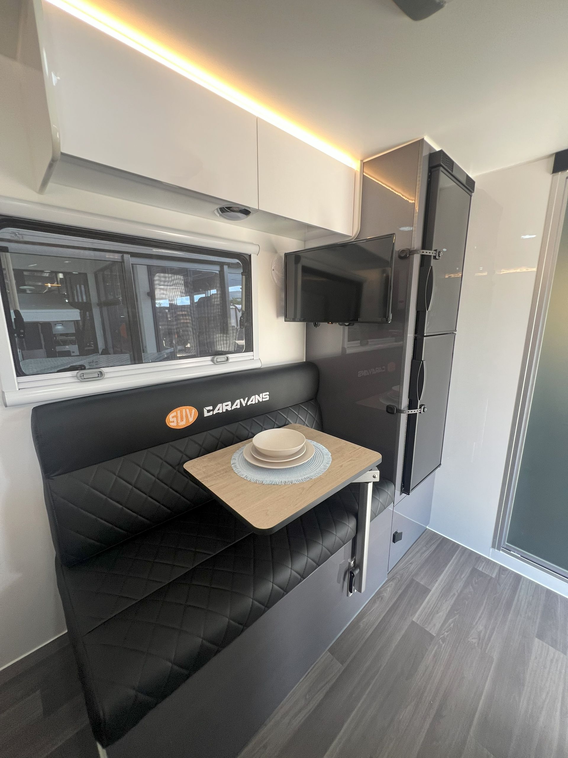 SUV Island 16 Caravan