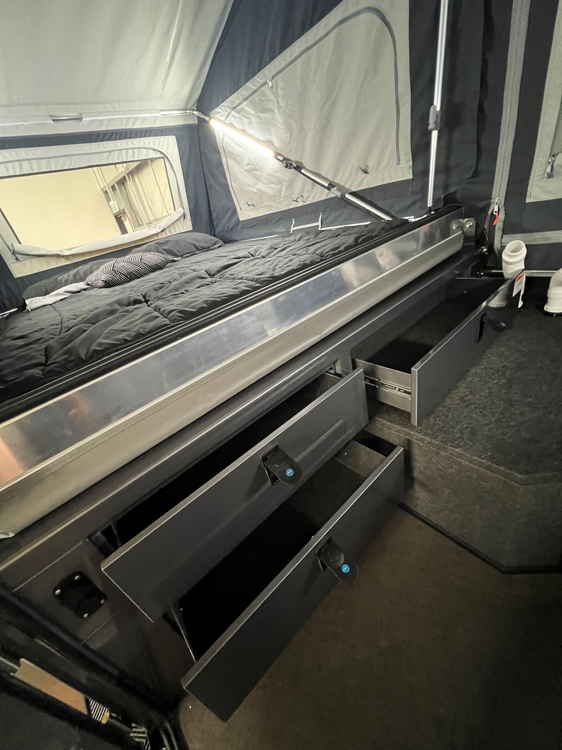 SUV Teletrack Series 4 Camper