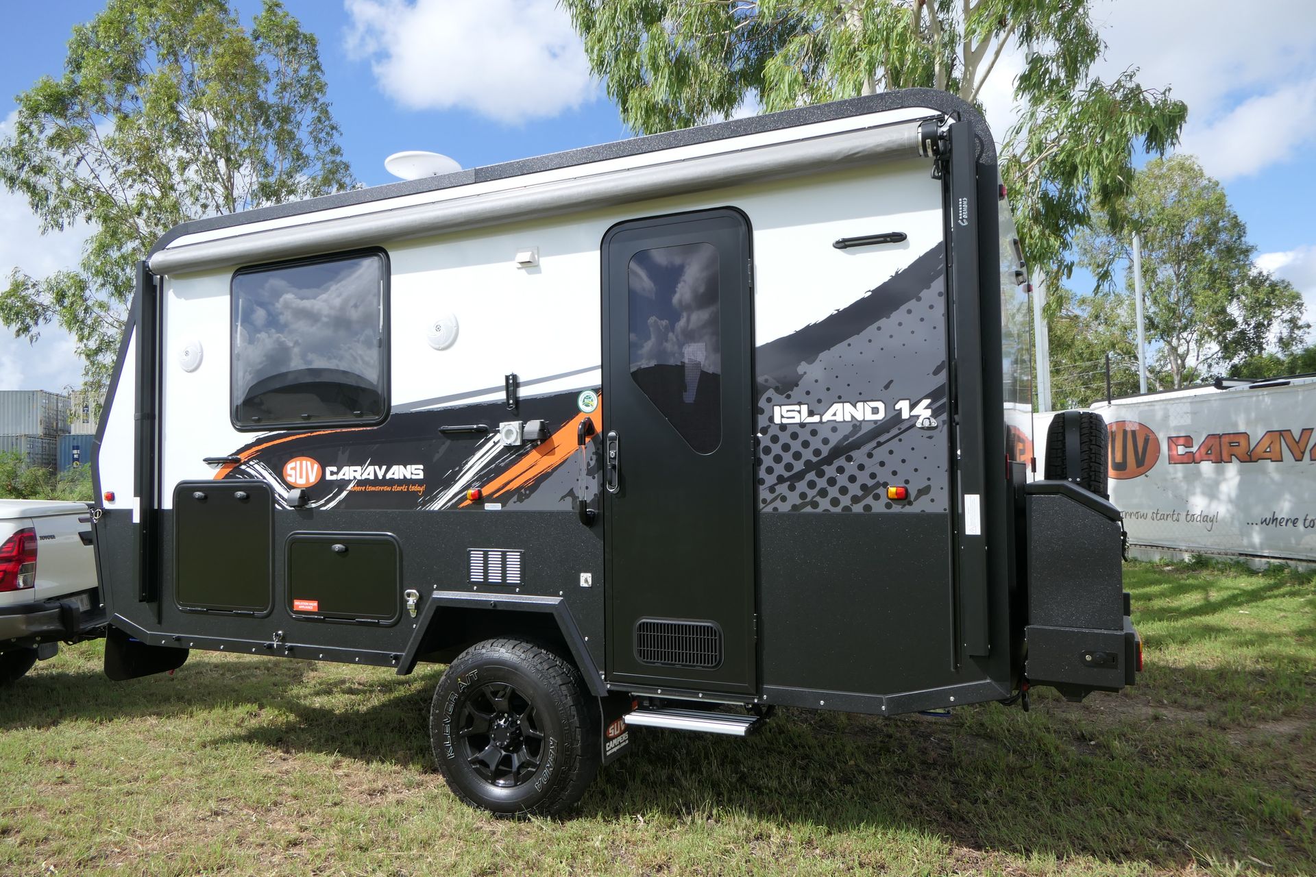 SUV Island 14 Caravan