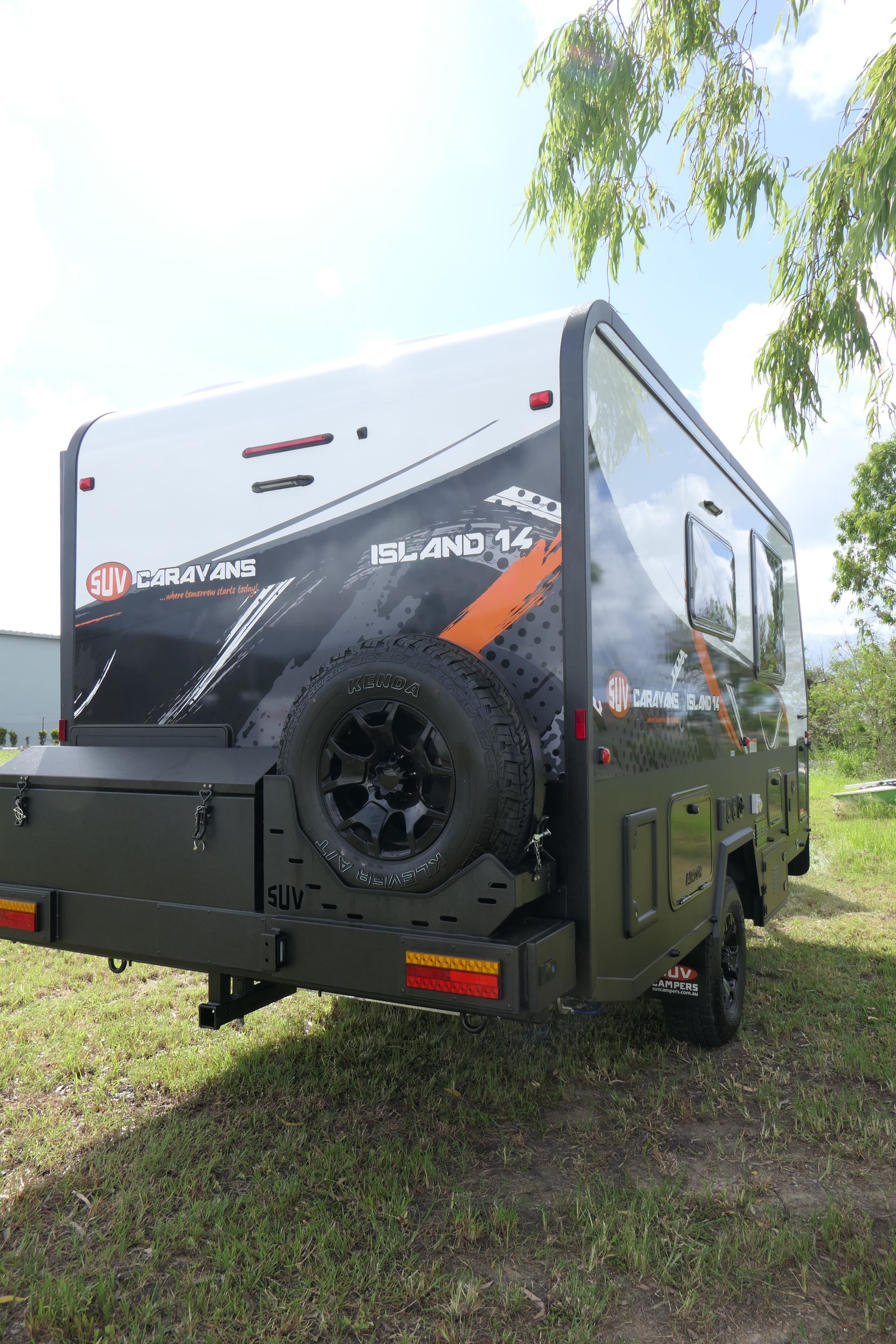 SUV Island 14 Caravan