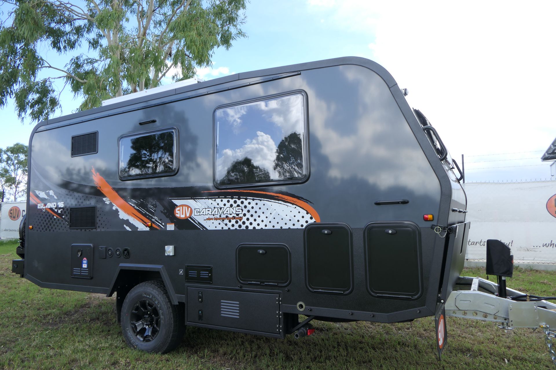 SUV Island 16 Caravan