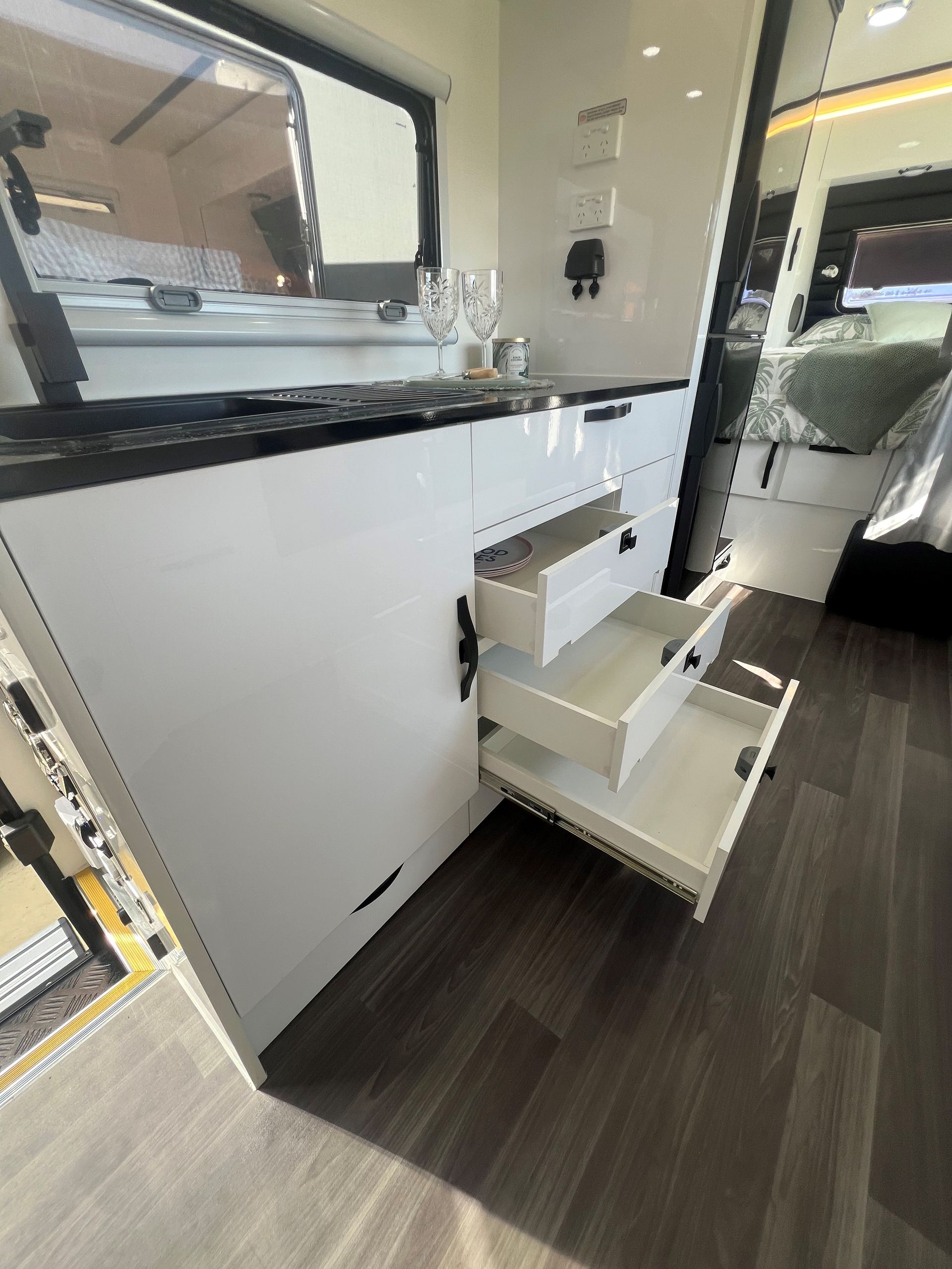 SUV Island Family 19.6 Caravan
