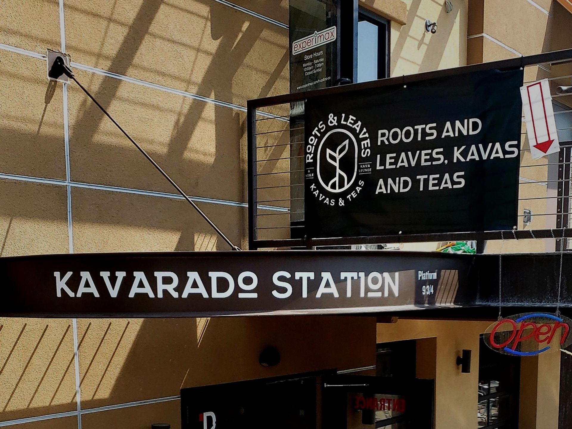 Home [www.rootsandleaveskava.com]