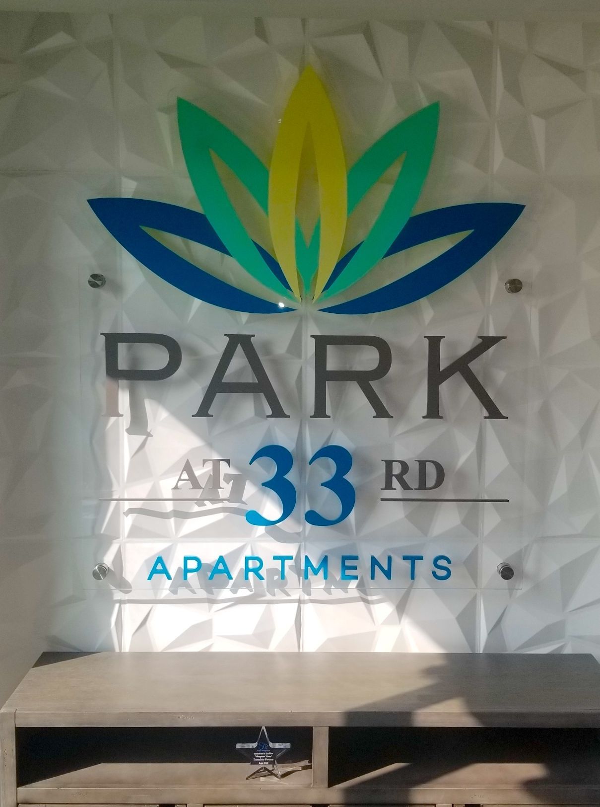 Indoor-signage