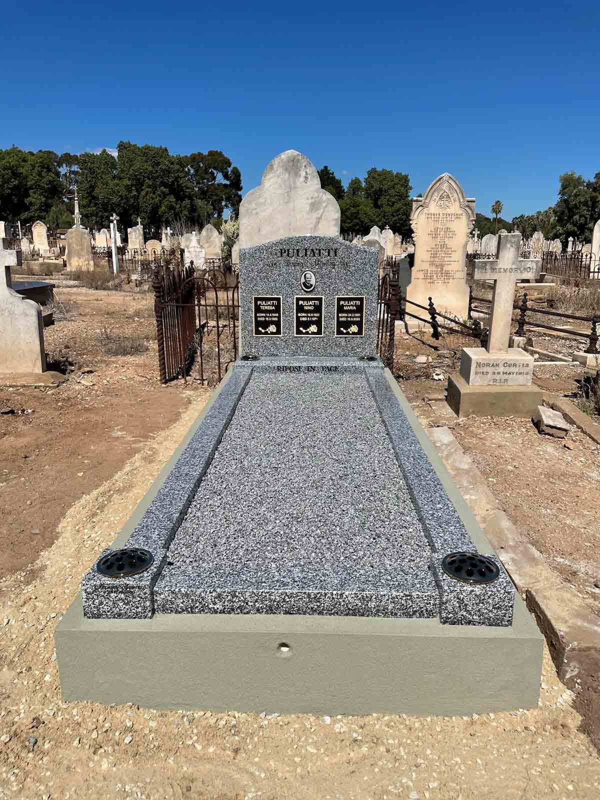 Traditional & Vault | Adelaide Memorials