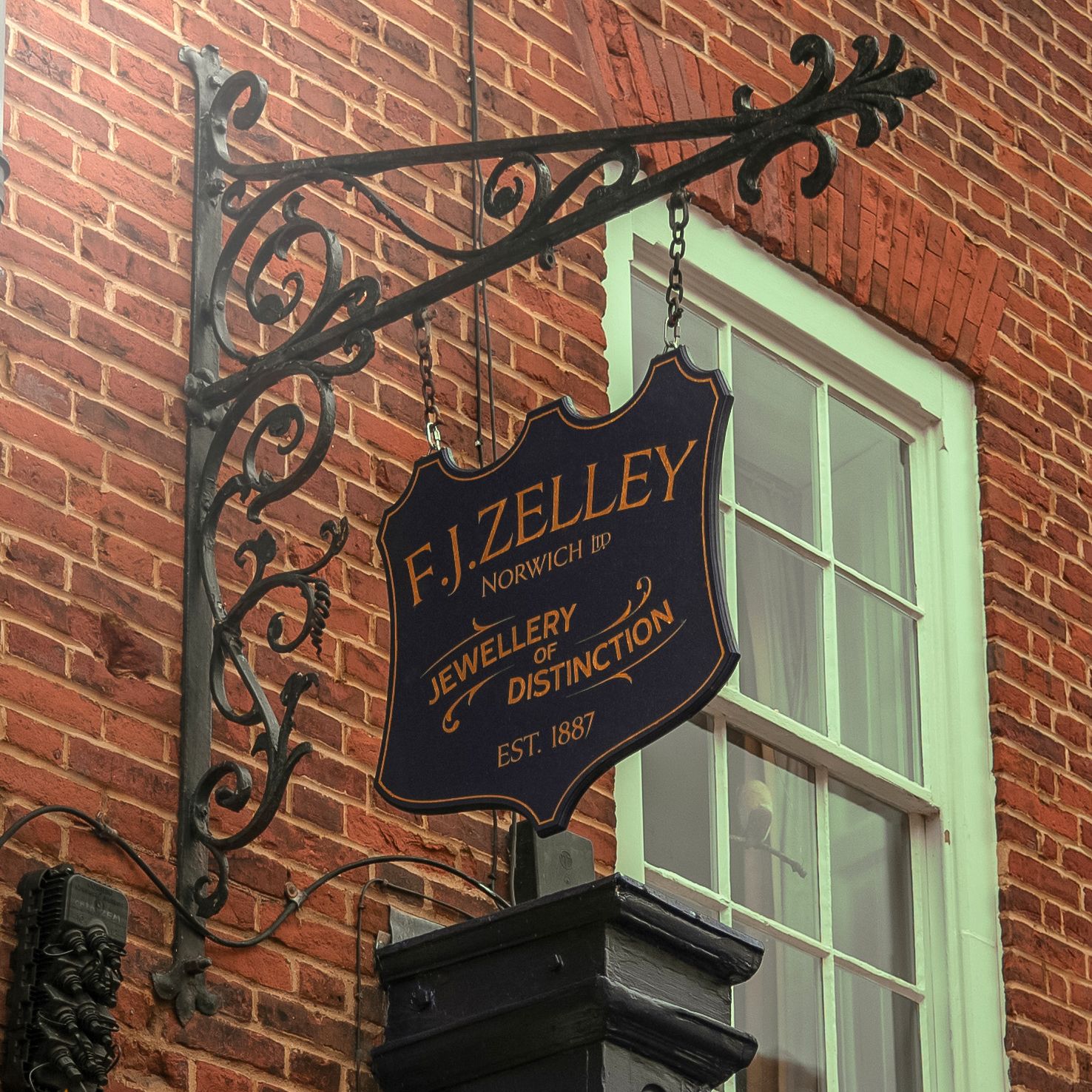 Antique & Vintage Jewellery | Zelley Jewellers | Norwich