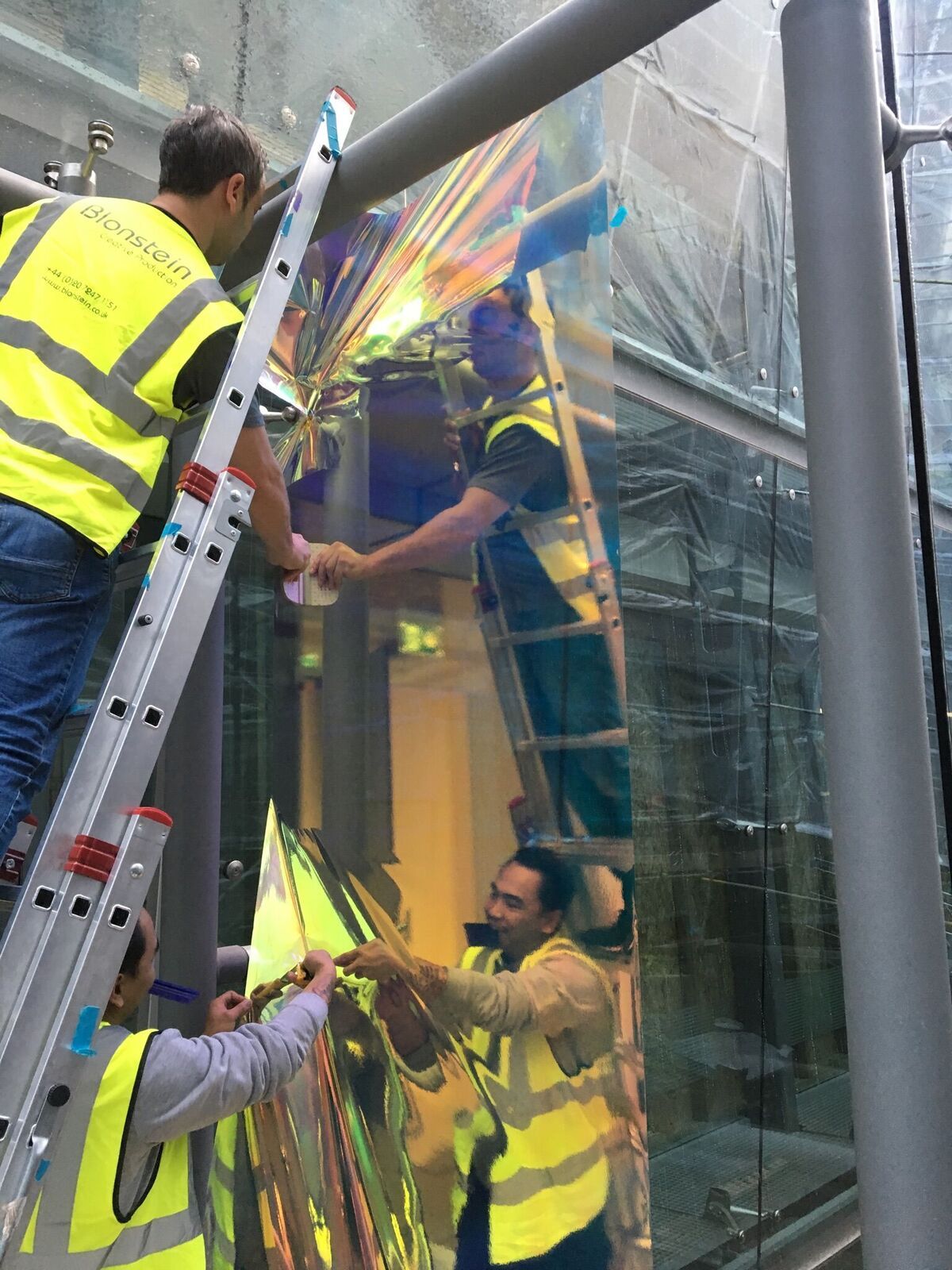 IGI Fitting Crew Sign Fitters & Graphic Installers Herts Essex Global