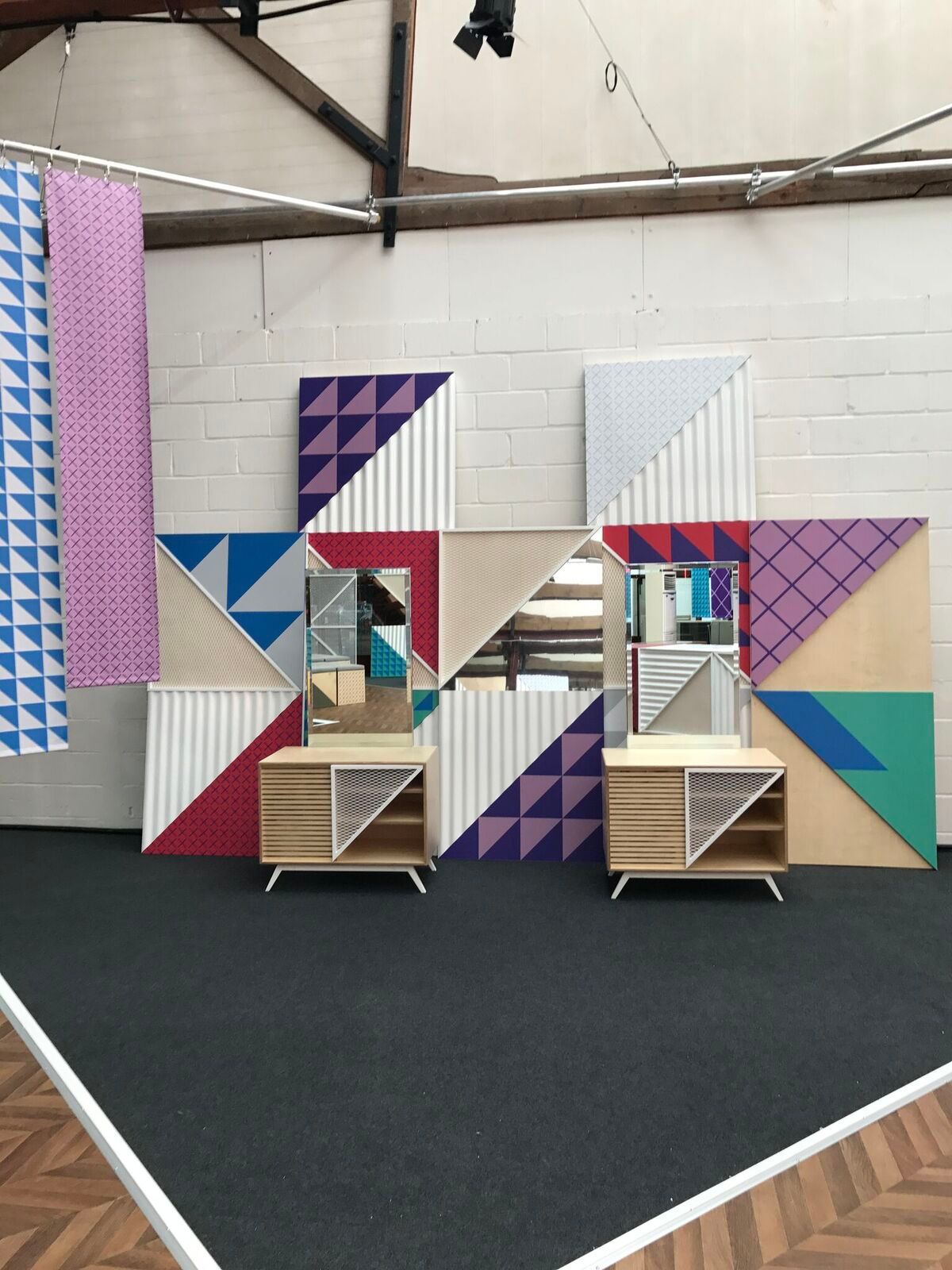 IGI Fitting Crew Sign Fitters & Graphic Installers Herts Essex Global