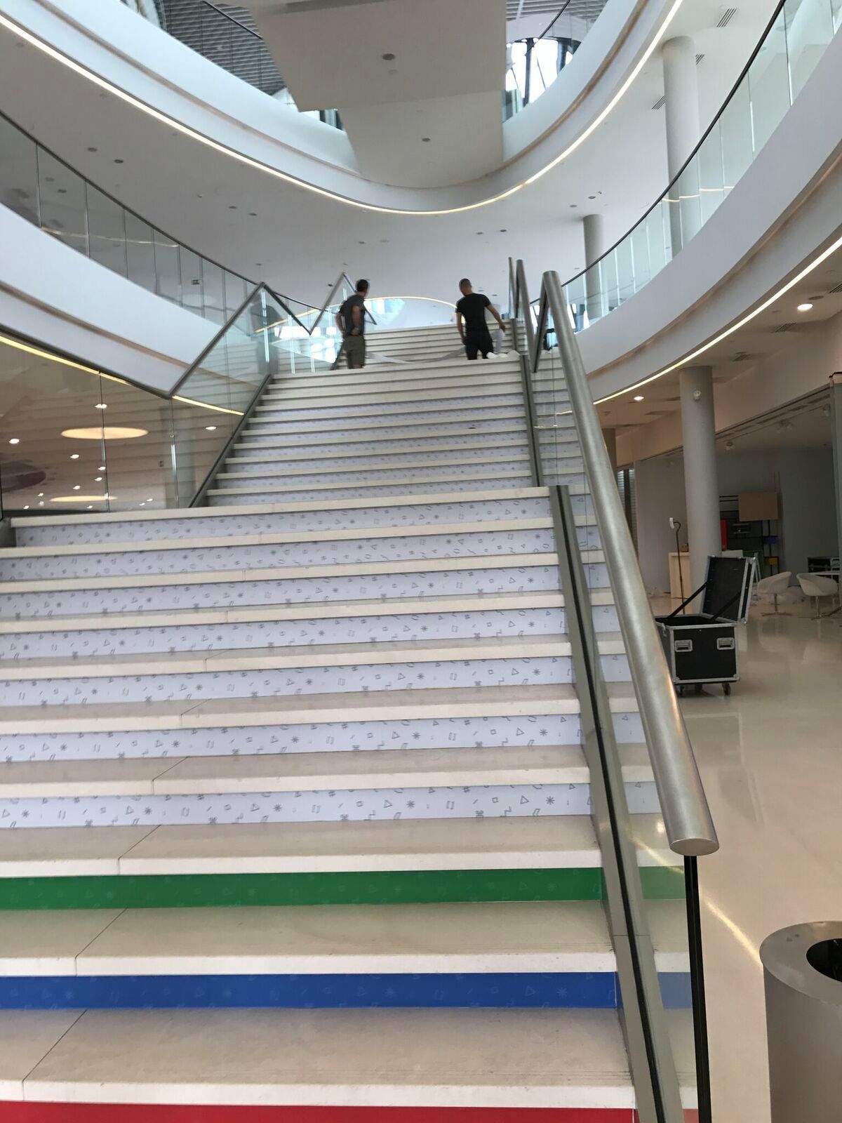 IGI Fitting Crew Sign Fitters & Graphic Installers Herts Essex Global