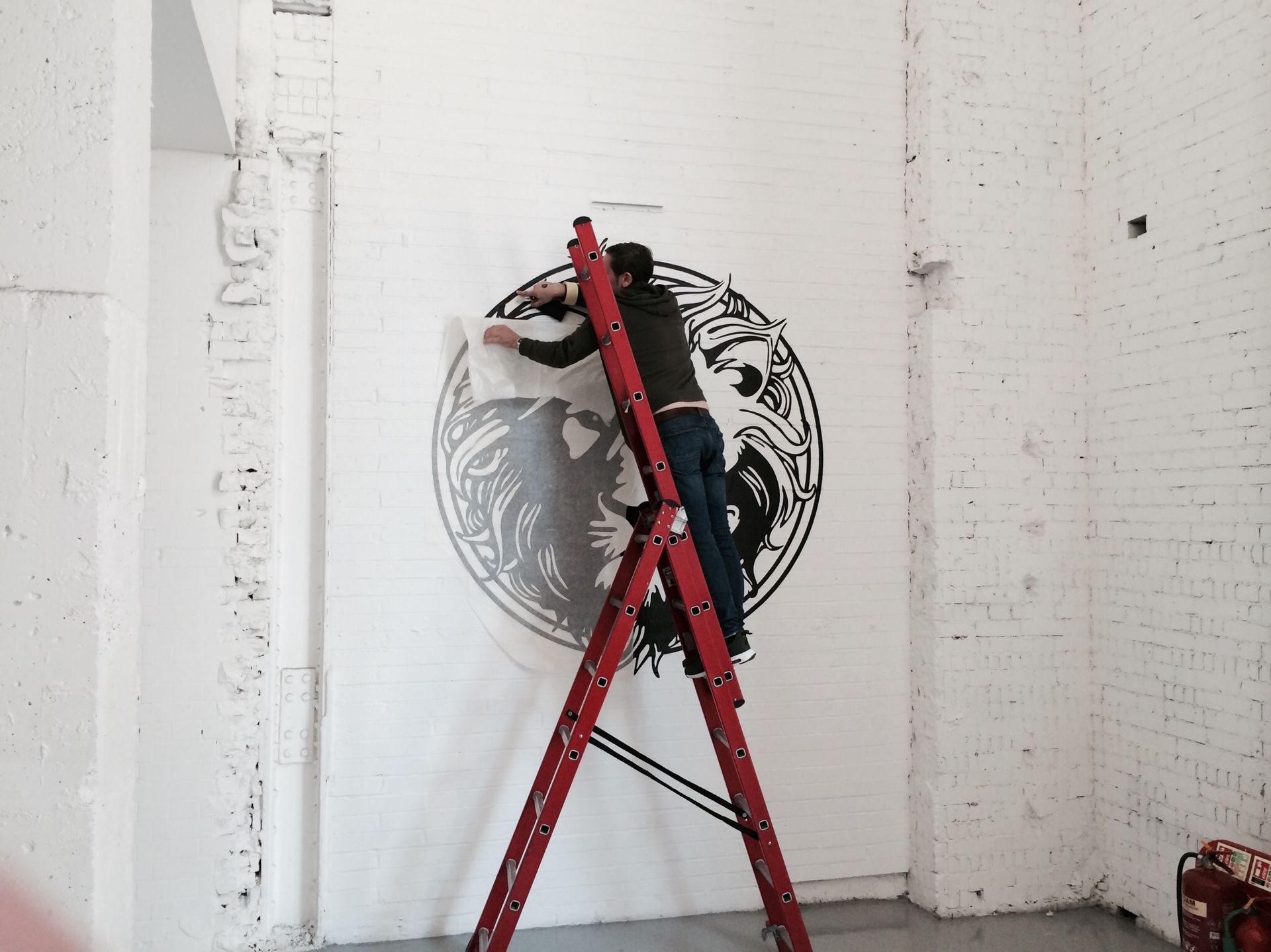 IGI Fitting Crew Sign Fitters & Graphic Installers Herts Essex Global