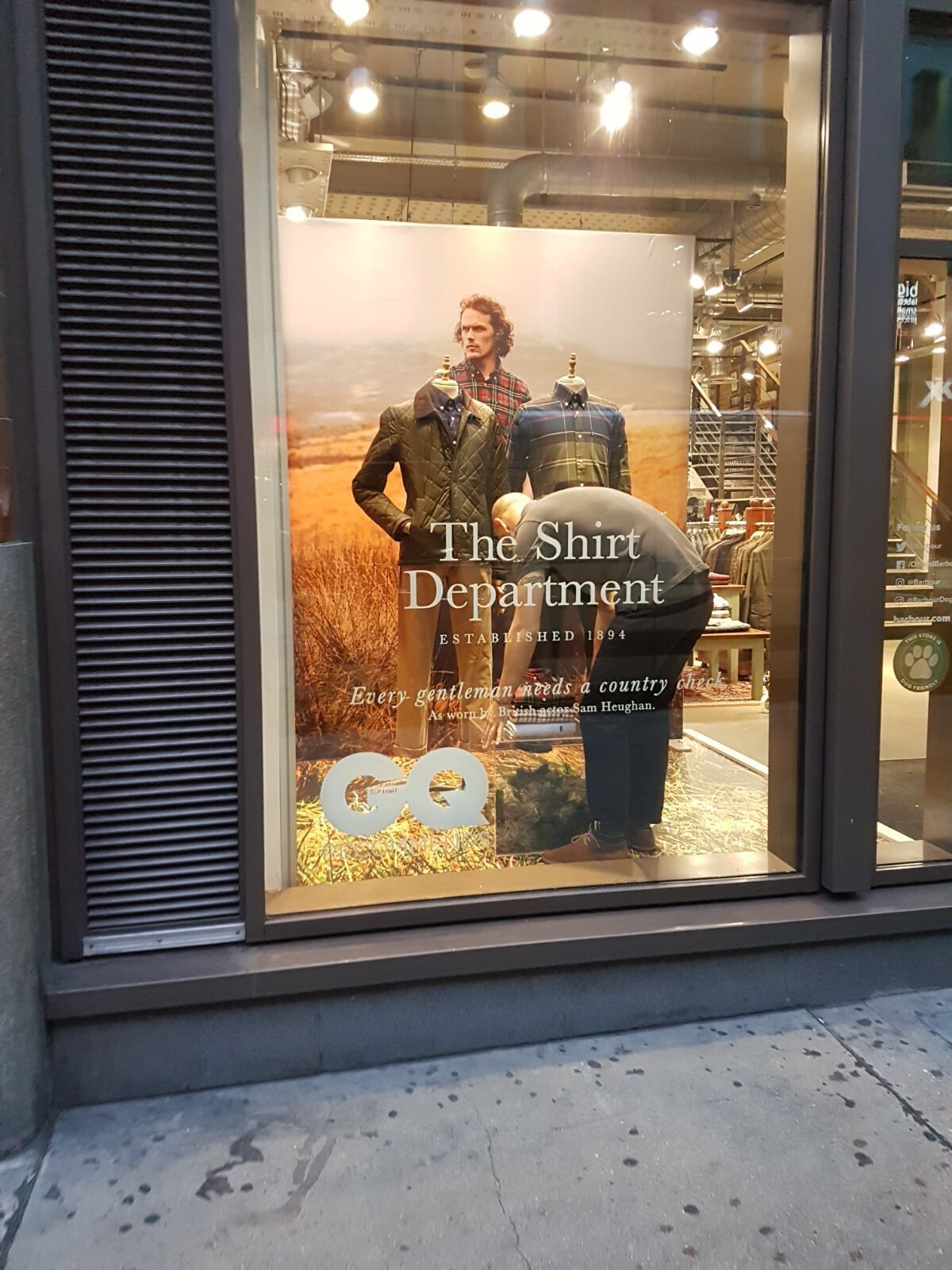 IGI Fitting Crew Sign Fitters & Graphic Installers Herts Essex Global