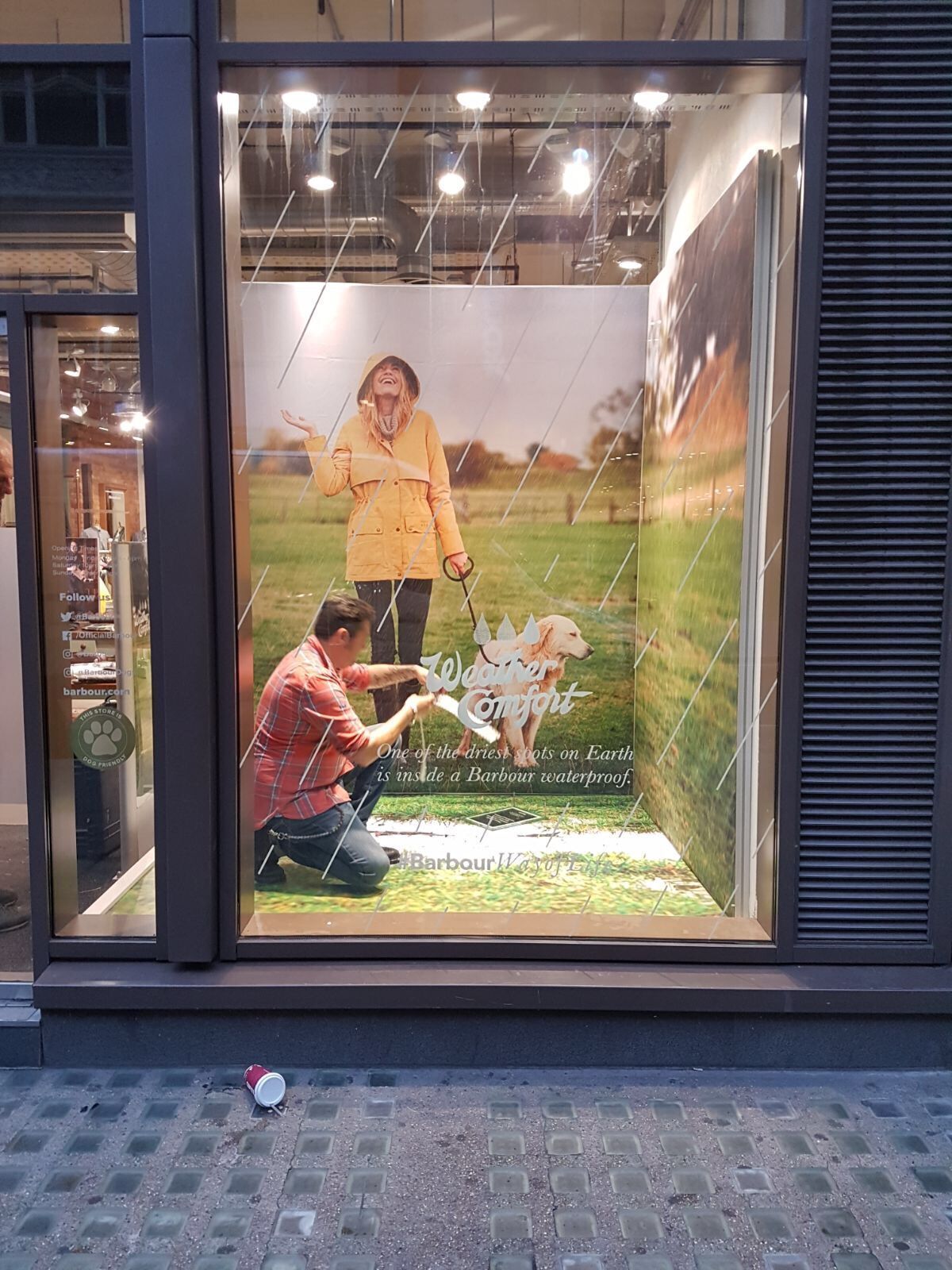 IGI Fitting Crew Sign Fitters & Graphic Installers Herts Essex Global