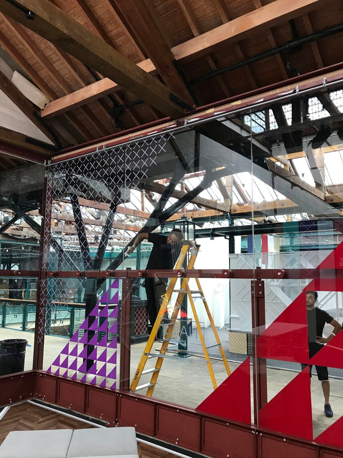 IGI Fitting Crew Sign Fitters & Graphic Installers Herts Essex Global