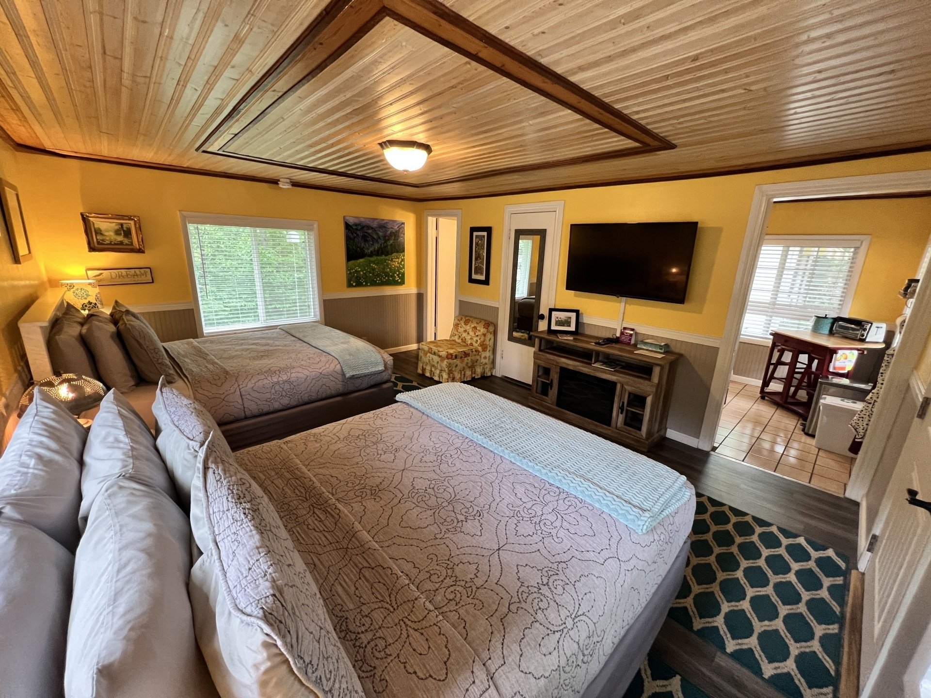 Sherwood Court Cottages & Guest Rooms