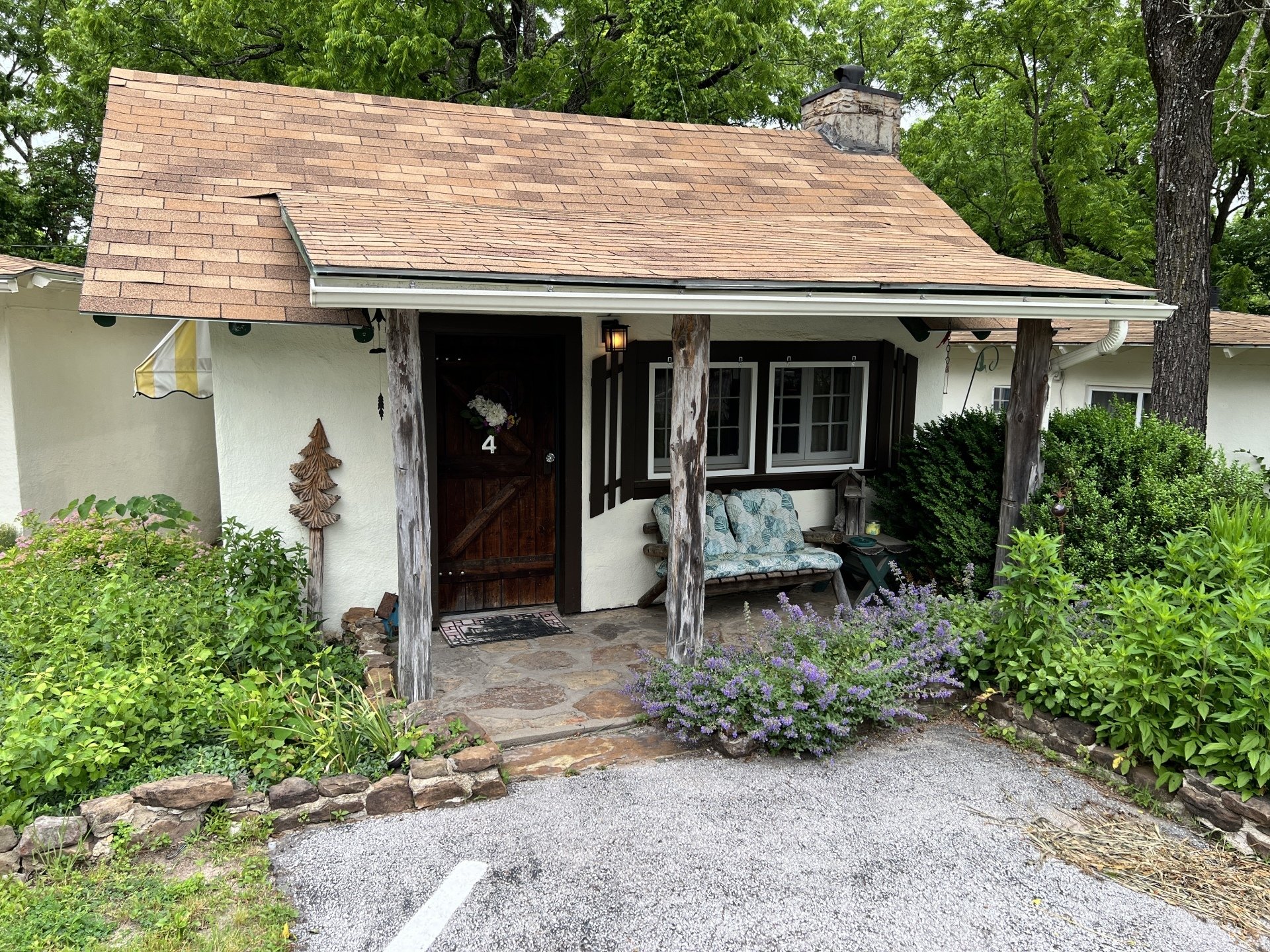 Sherwood Court Cottages & Guest Rooms