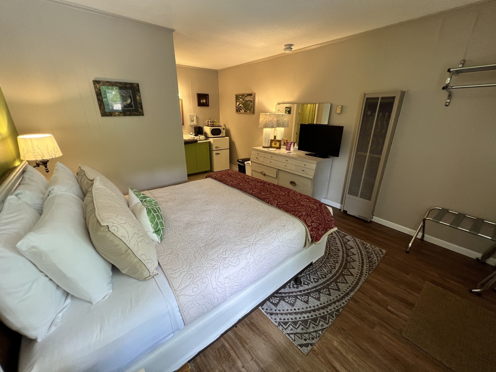 Sherwood Court Cottages & Guest Rooms