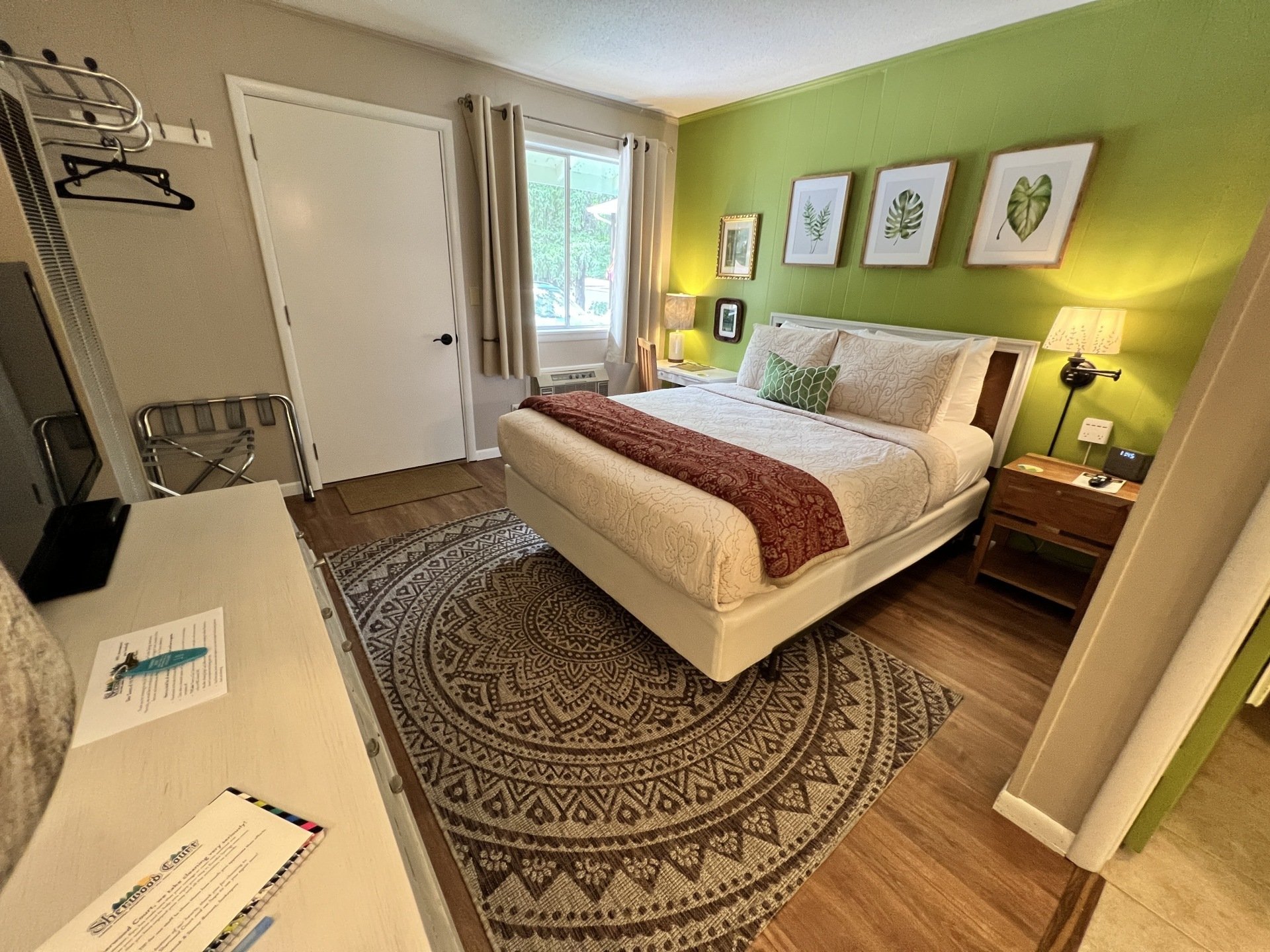 Sherwood Court Cottages & Guest Rooms