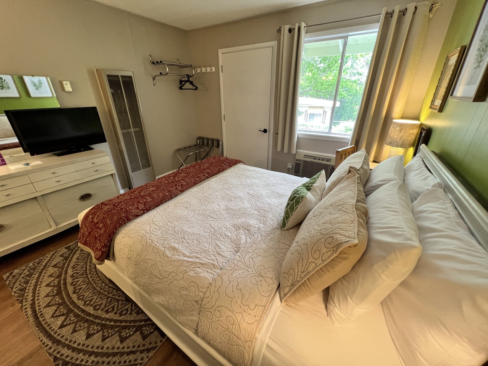 Sherwood Court Cottages & Guest Rooms