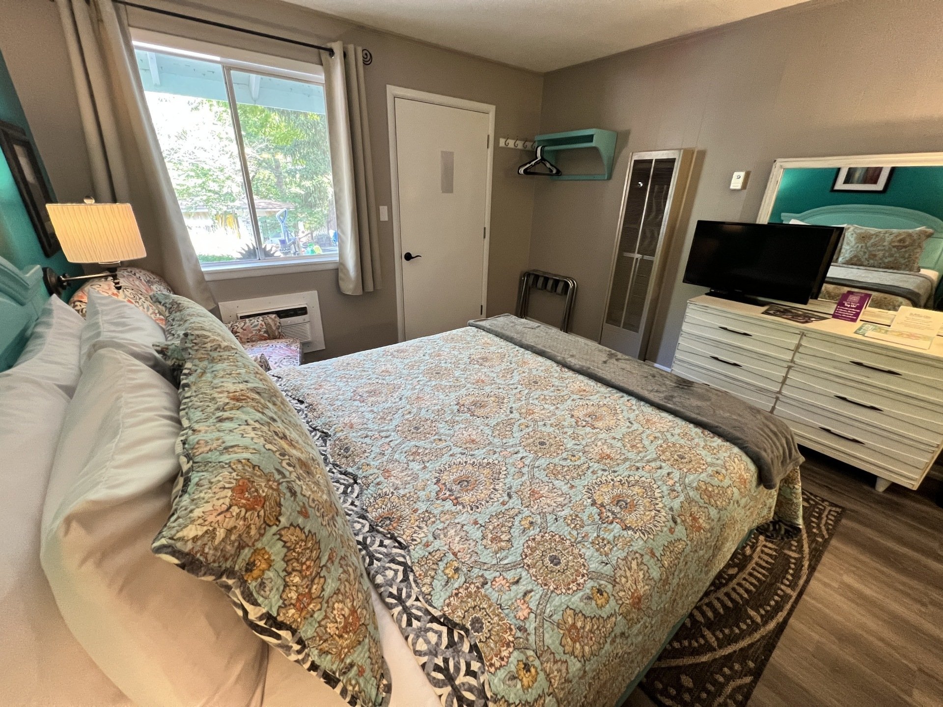 Sherwood Court Cottages & Guest Rooms