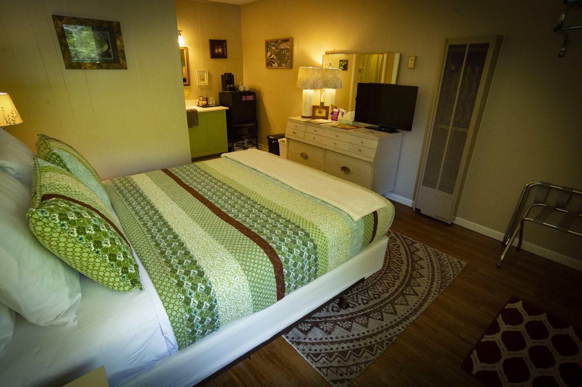Sherwood Court Cottages & Guest Rooms