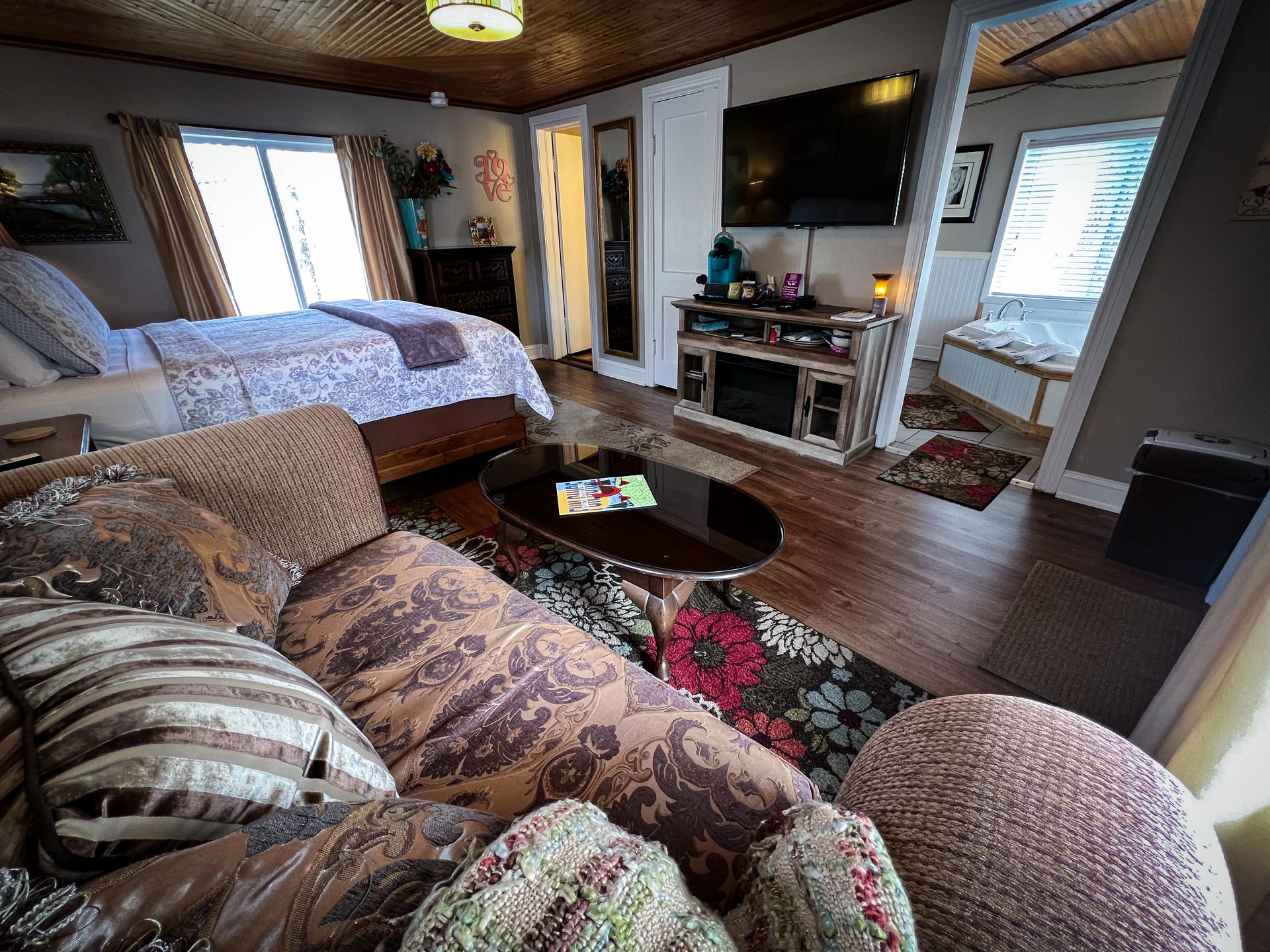 Sherwood Court Cottages & Guest Rooms