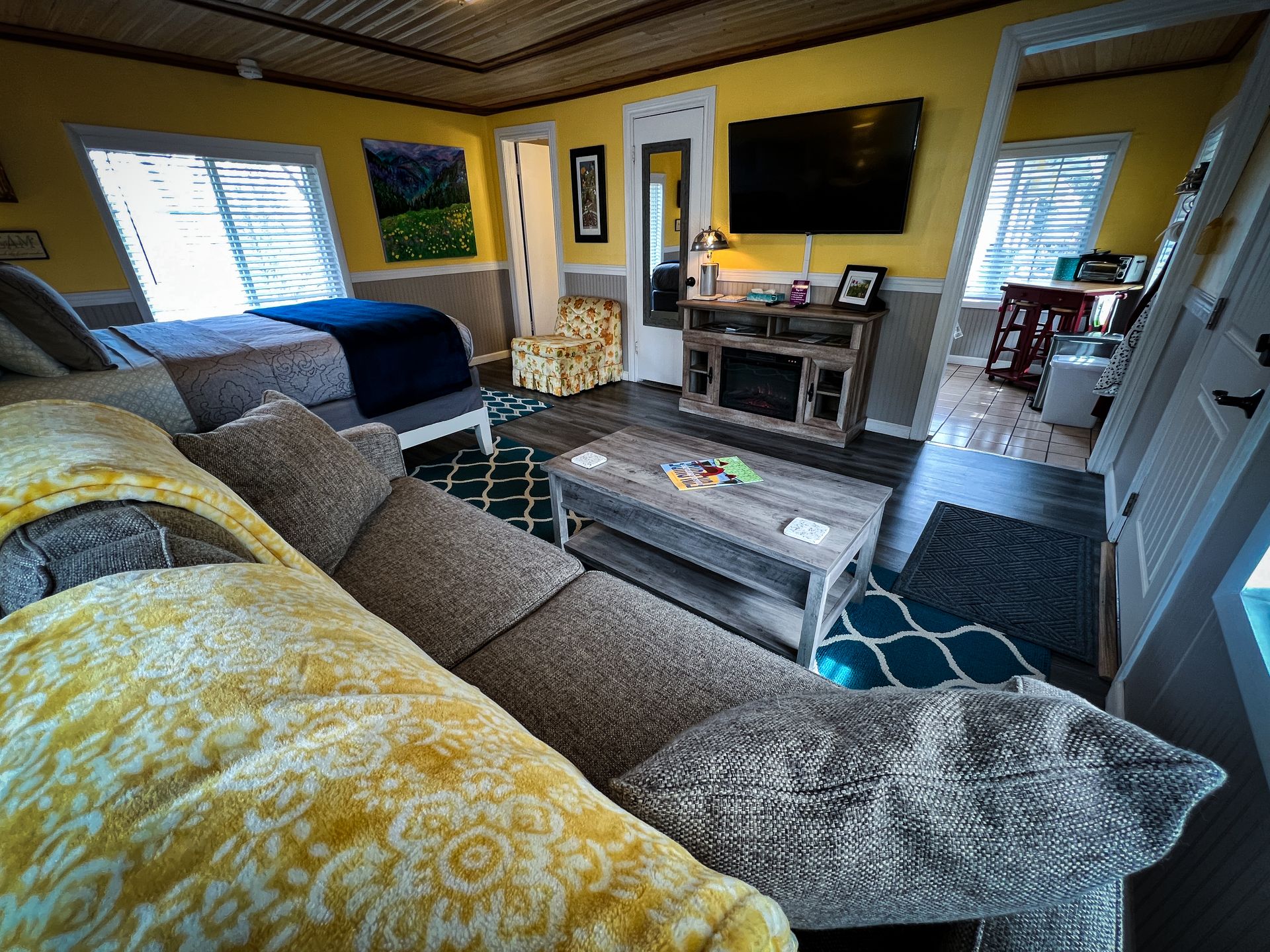 Sherwood Court Cottages & Guest Rooms