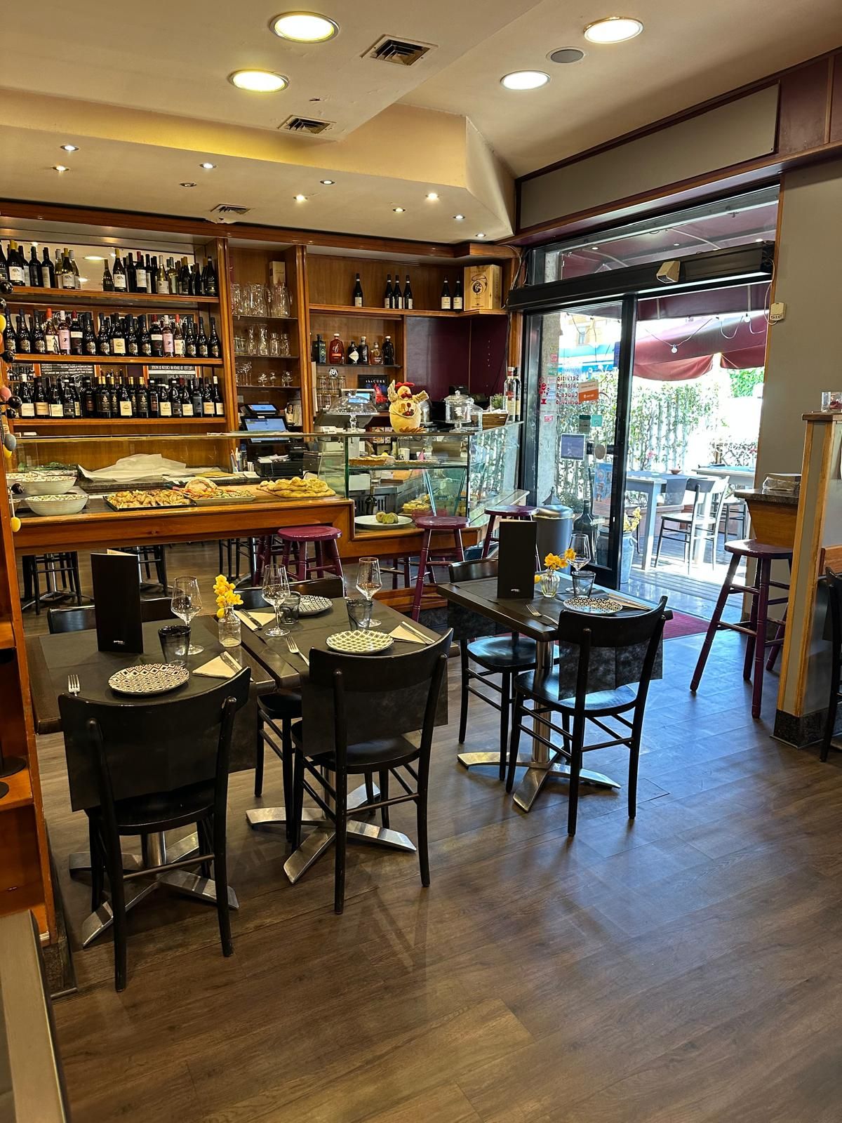 Osteria tipica a conduzione familiare nel cuore del quartiere Bravetta ...