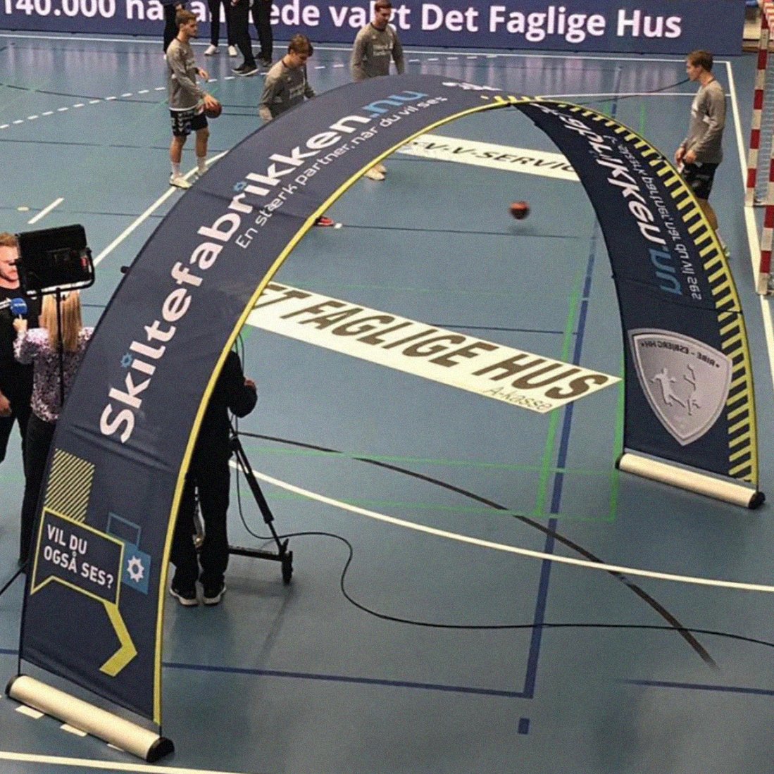 Bannerbow Portable Arch Display - Indoor and Outdoor