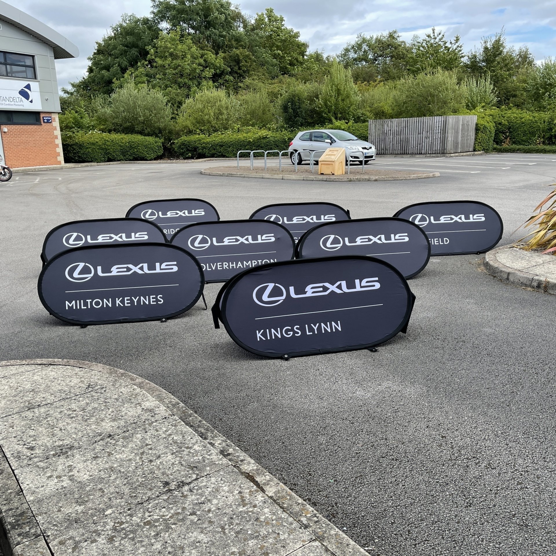 Oval Pop Out Banner - Stowaway, install in seconds