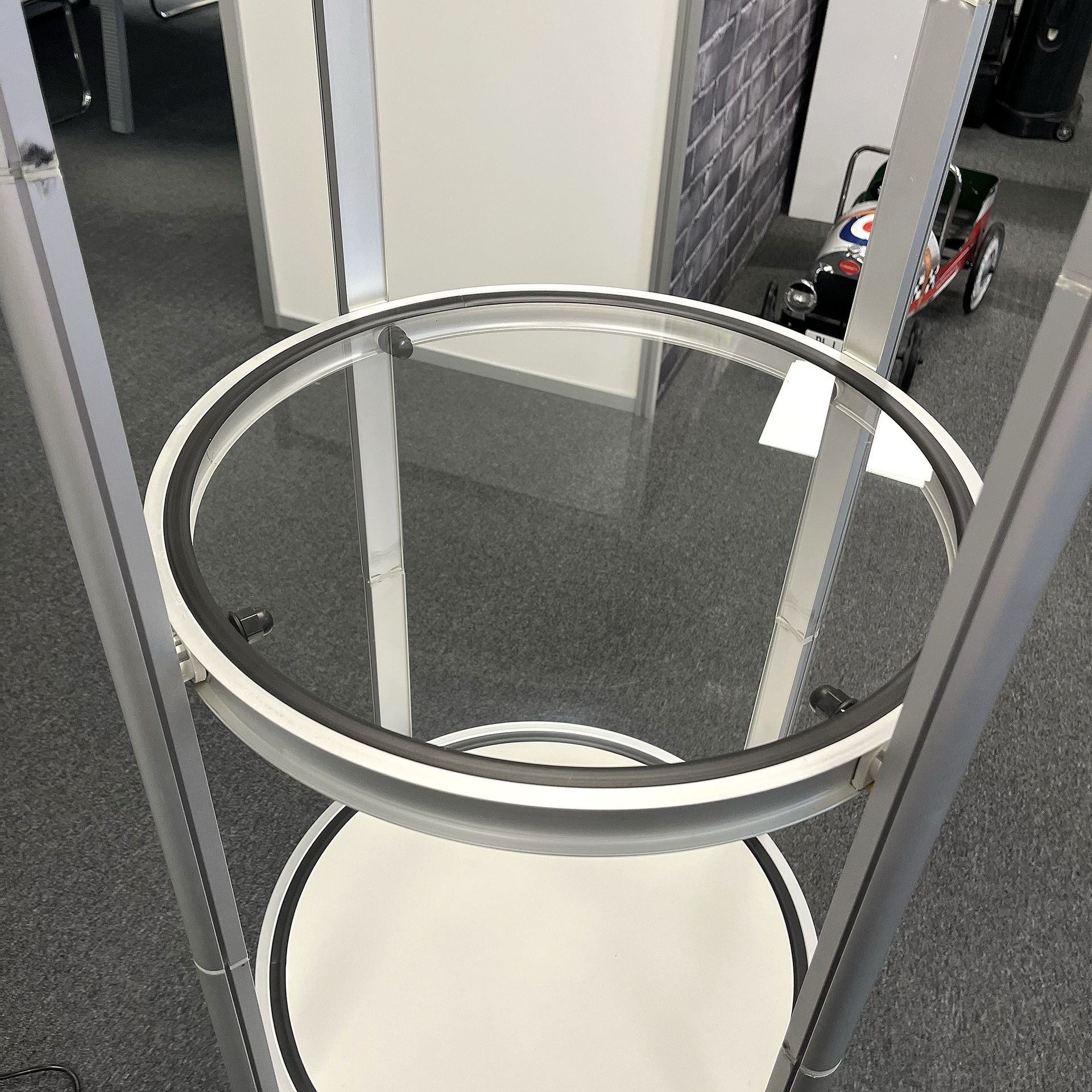 Circular Product Plinth - Surprisingly Speedy Set Up