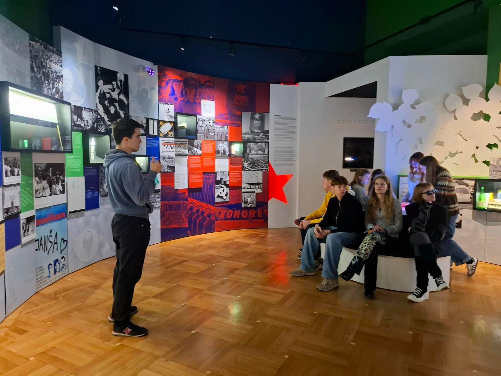 Visit to the Museum of Contemporary History