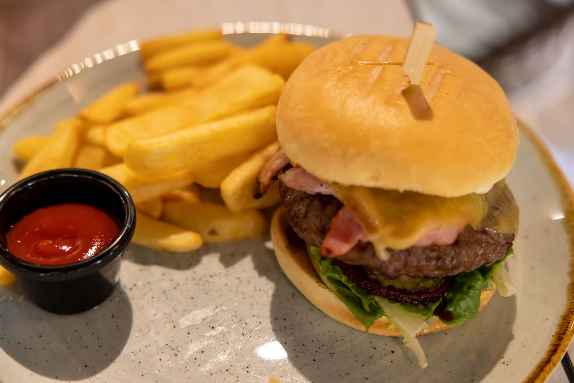 DINE & DRINK | THE MANLY CLUB ON GILBERT PARK