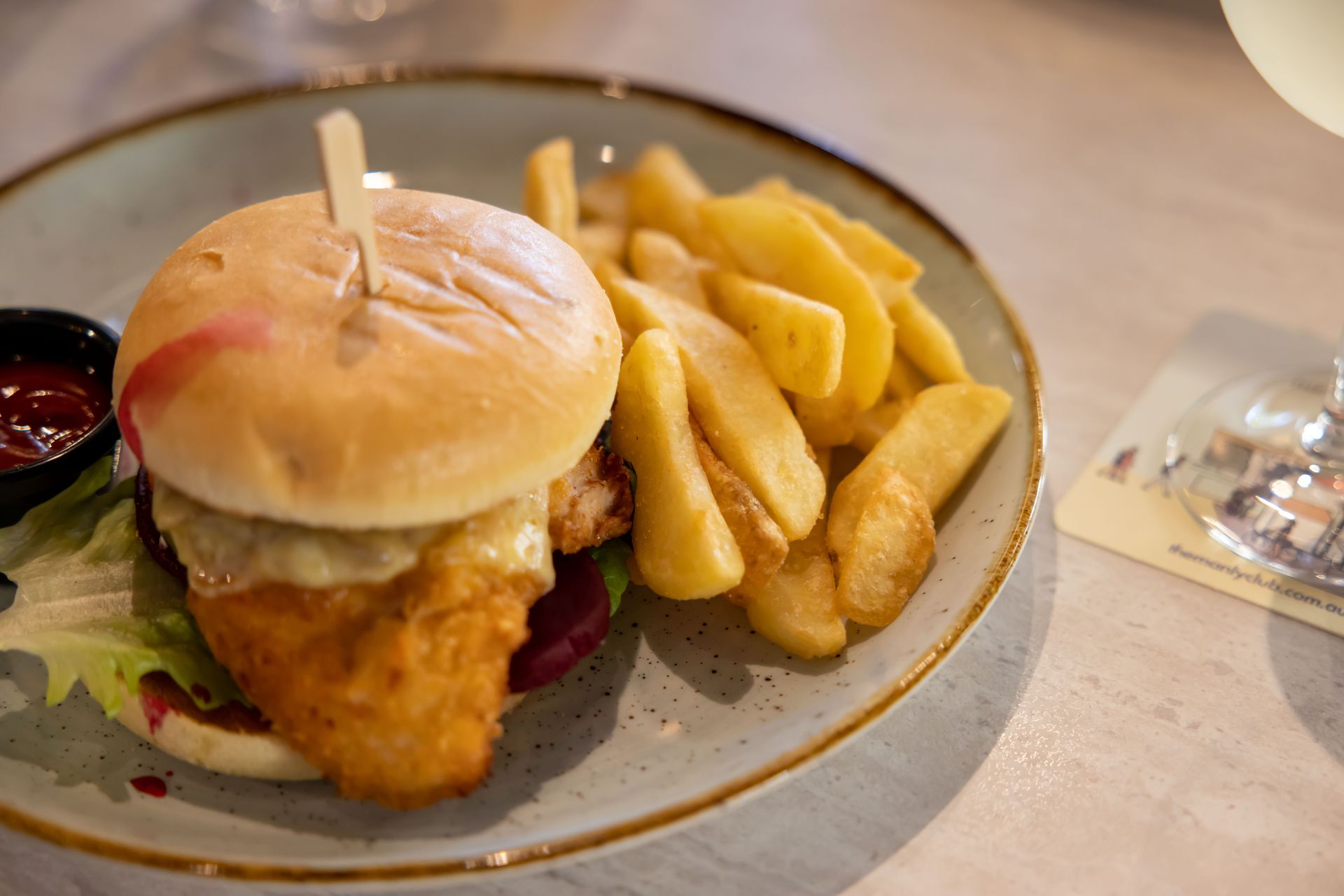 DINE & DRINK | THE MANLY CLUB ON GILBERT PARK