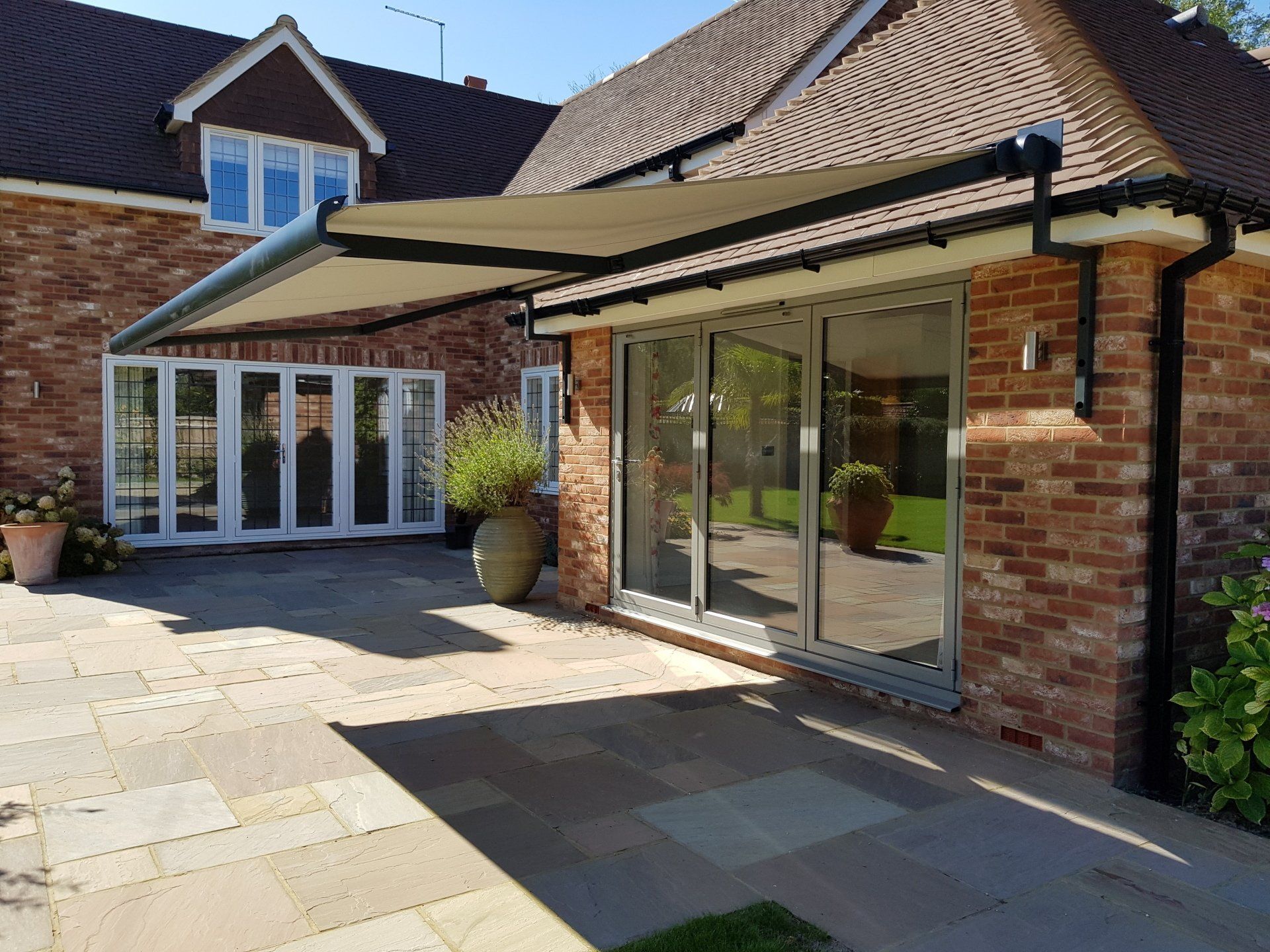 Premium Retractable Awnings | Tailored & Feature-Rich Outdoor Shading ...