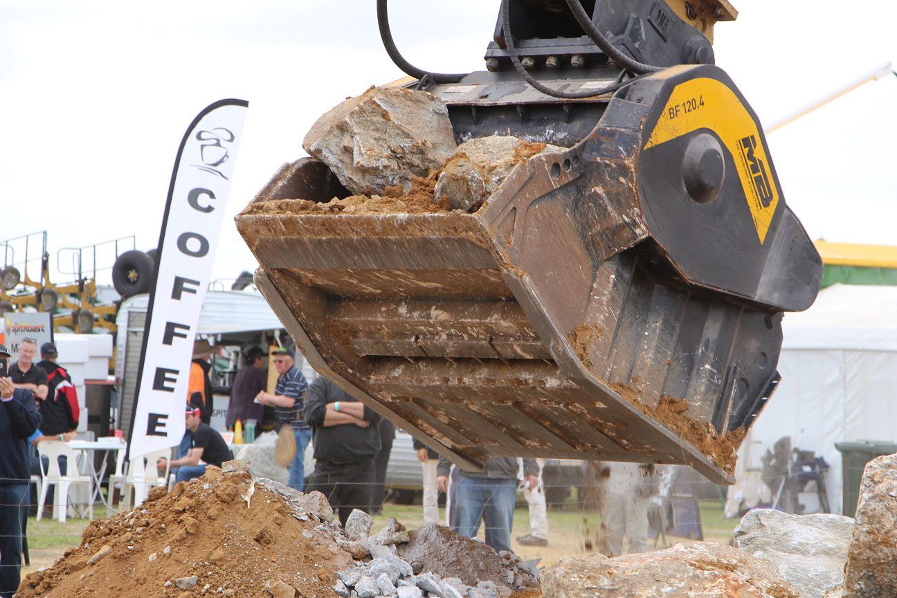 MB Crusher Bucket – Wheel Loader | Australia | DM Breaker