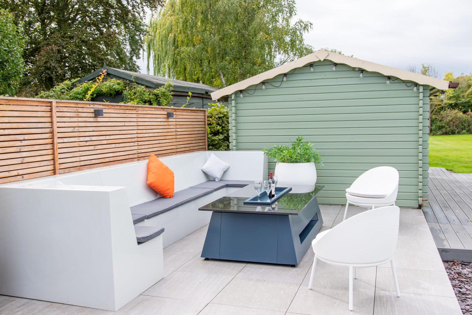 Uni-qa Linear Bench Seating | Luxurious Outdoor Seating with a Modern Twist