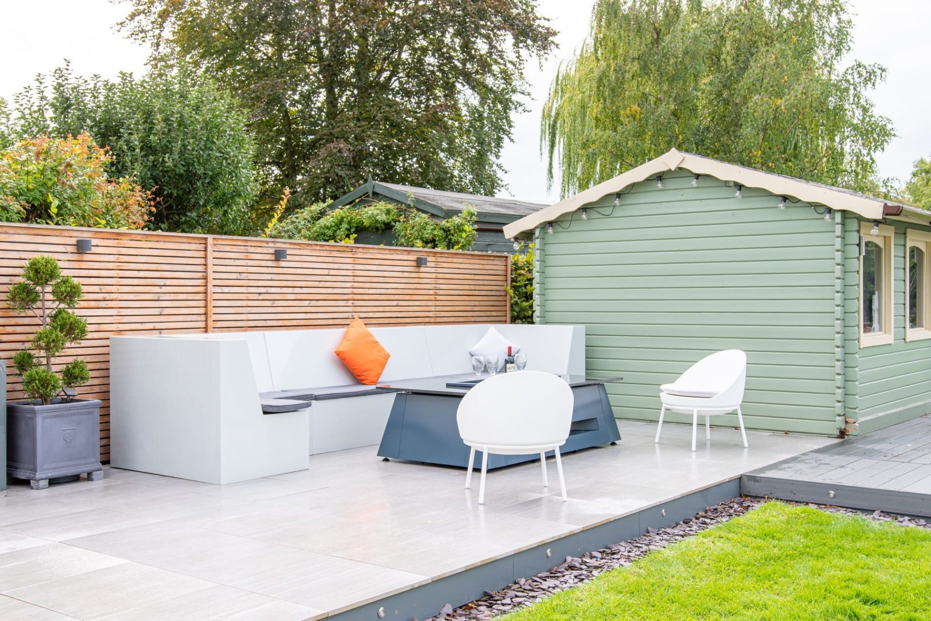 Uni-qa Linear Bench Seating | Luxurious Outdoor Seating with a Modern Twist